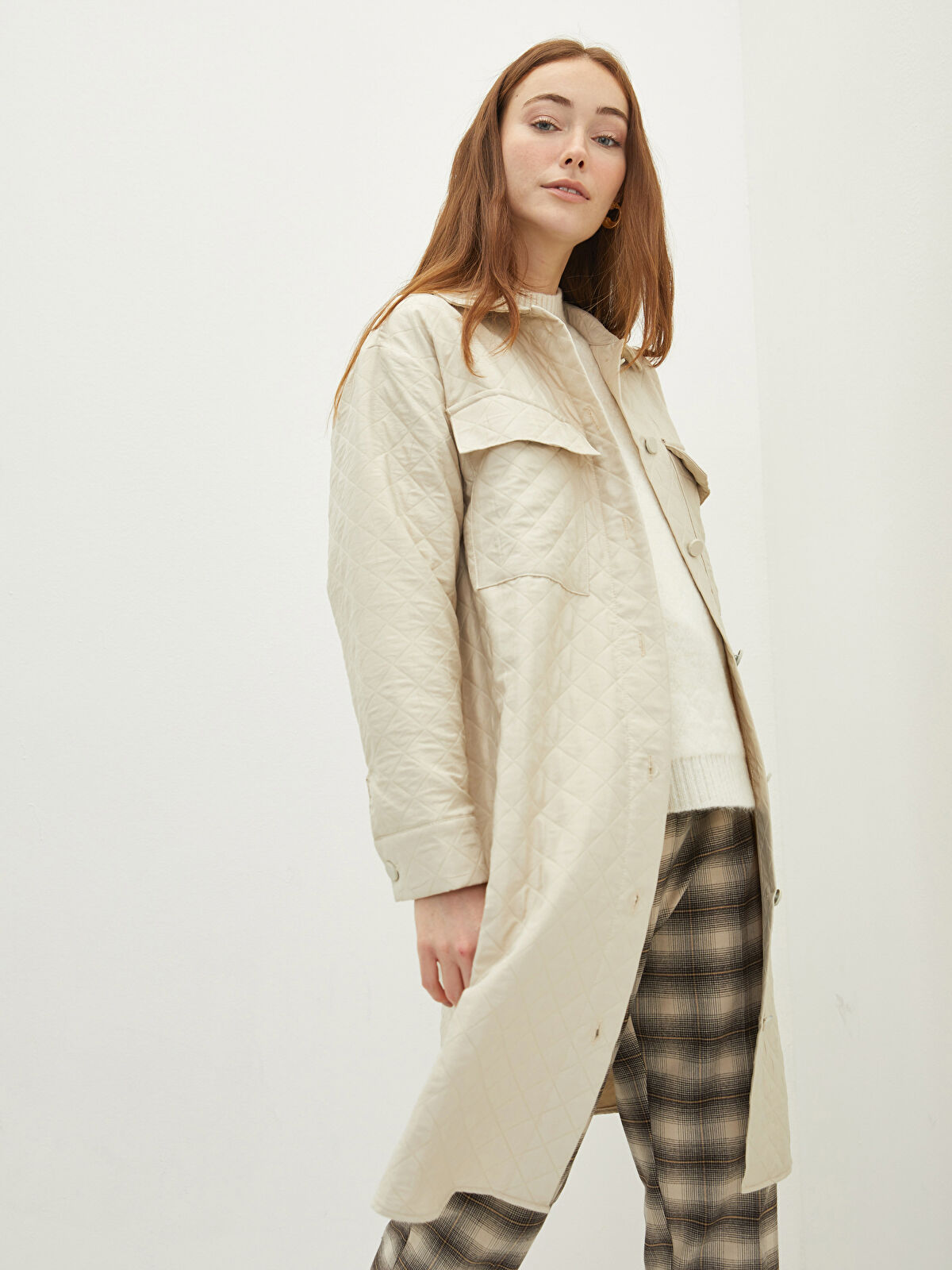 LCW CLASSIC Gömlek Yaka Kapitone Desenli Cep Detaylı Uzun Kollu Kadın Mont