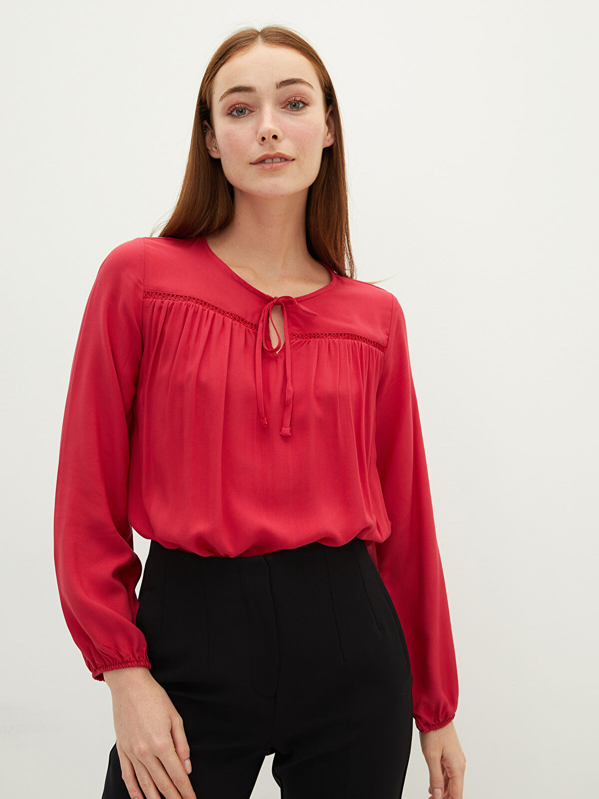 LCW CLASSIC Bağlamalı Yaka Nakışlı Uzun Kollu Viskon Kadın Bluz