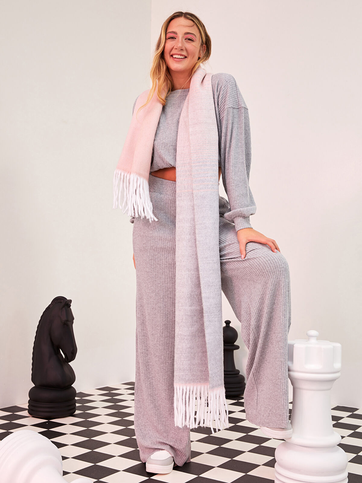 X-SIDE x Aleyna Kalaycıoğlu Düz Çift Taraflı Kadın Atkı X-SIDE x Aleyna Kalaycıoğlu Düz Çift Taraflı Kadın Atkı