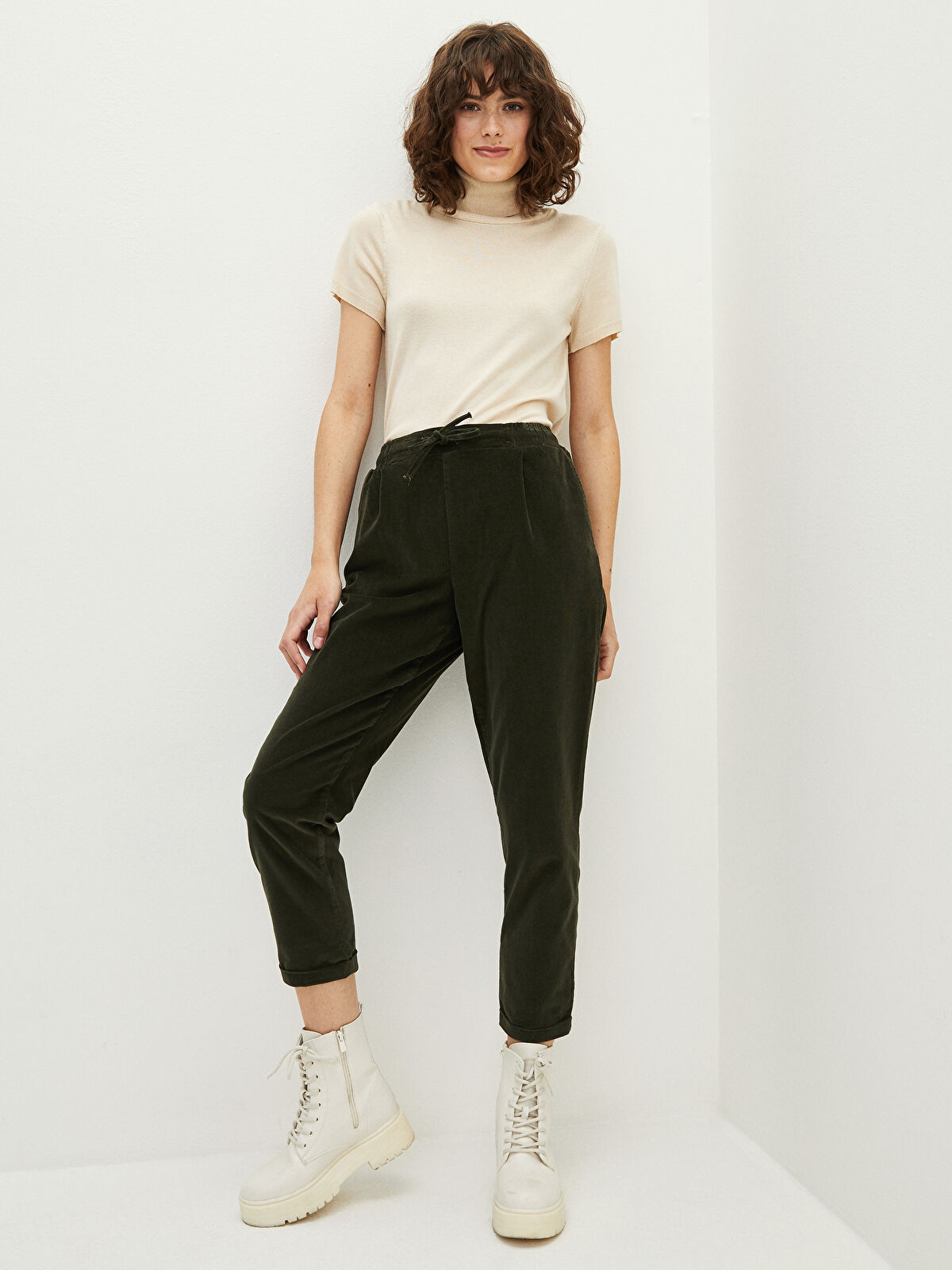 LCW CASUAL Beli Lastikli Bağlama Detaylı Fitilli Kadife Kadın Pantolon