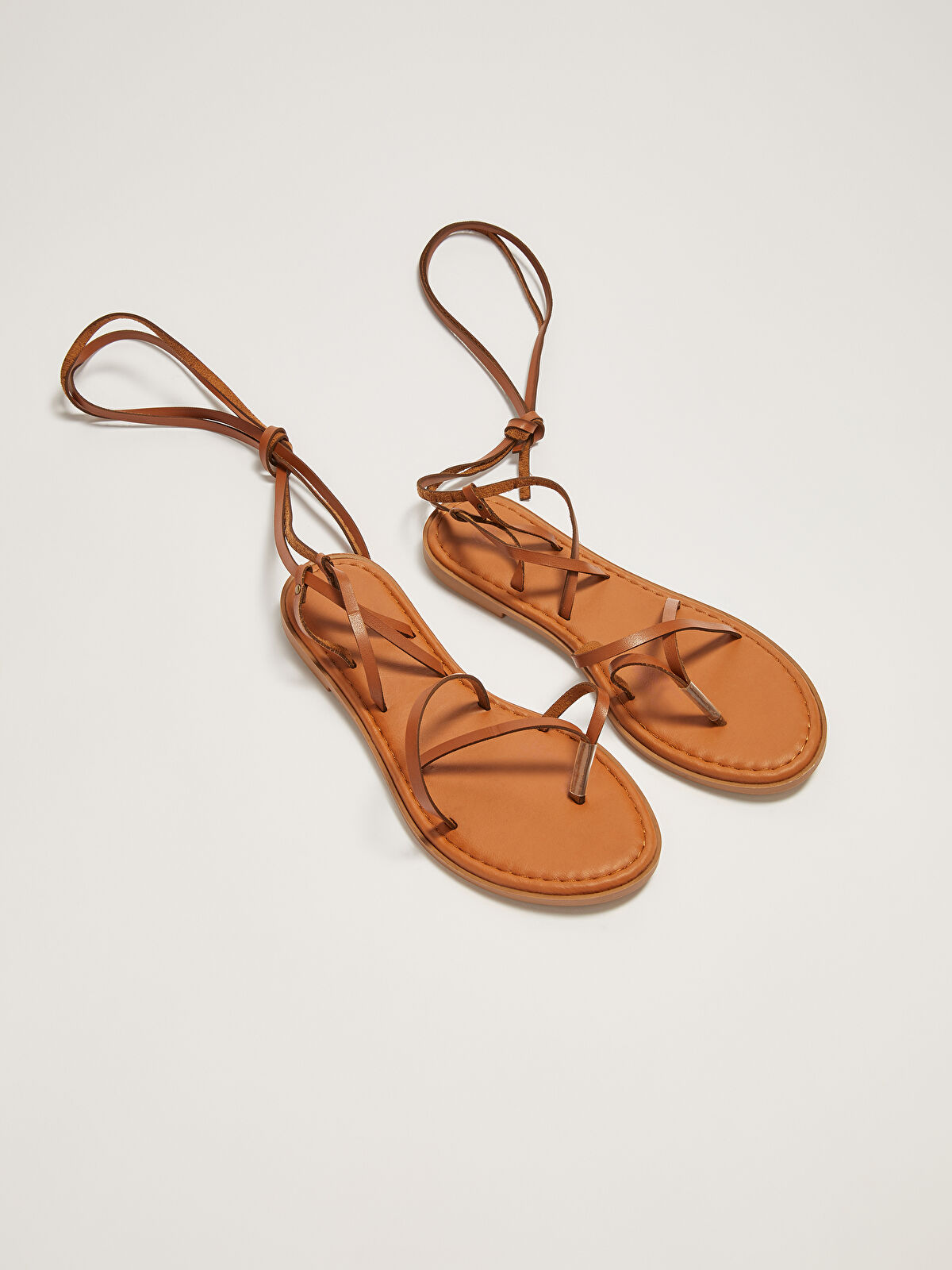 Deri Görünümlü Parmak Arası Kadın Sandalet