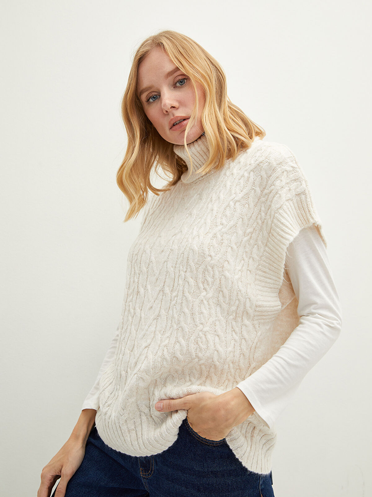 LCW CLASSIC Balıkçı Yaka Kendinden Desenli Kolsuz Kadın Triko Süveter