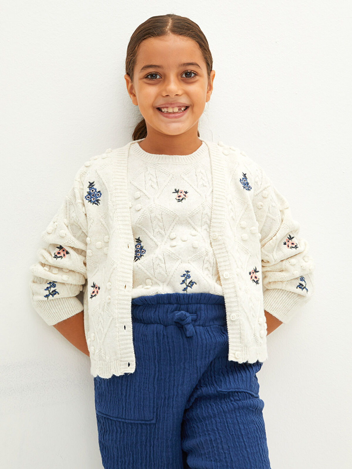 Nakışlı Kız Çocuk Triko Süveter ve Hırka