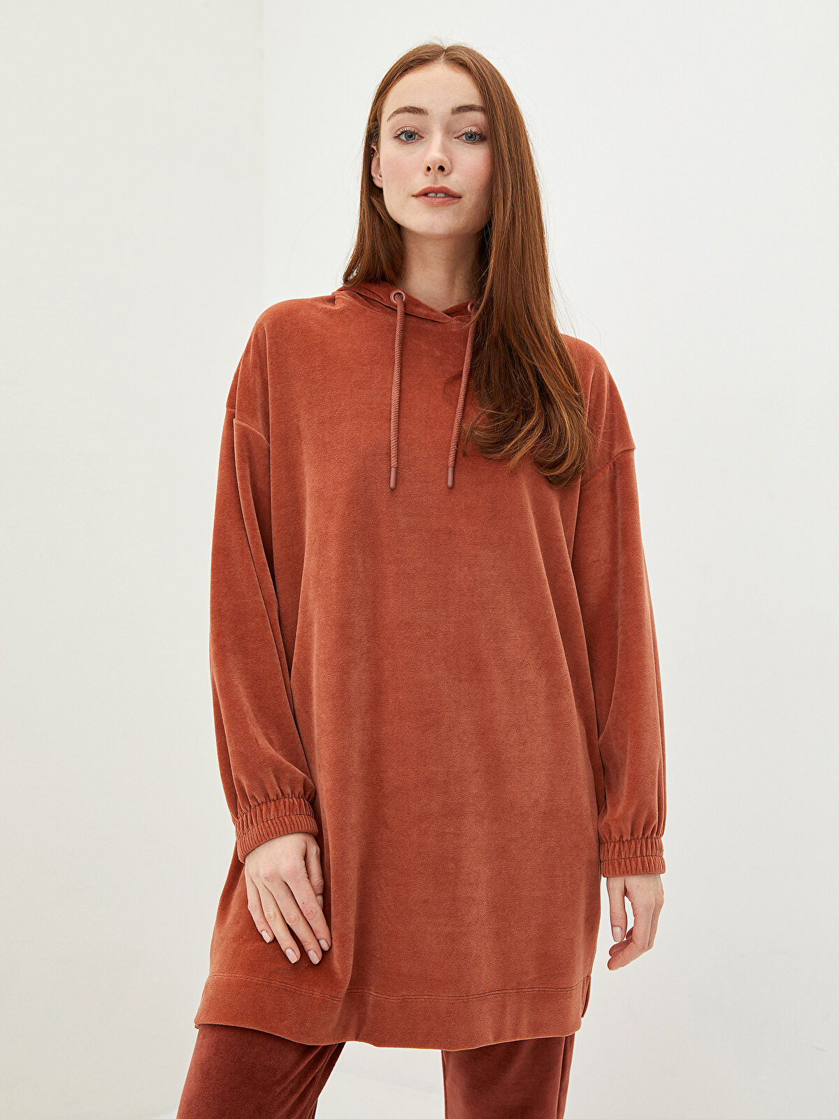 LCW MODEST Kapüşonlu Düz Uzun Kollu Kadife Kadın Tunik LCW MODEST Kapüşonlu Düz Uzun Kollu Kadife Kadın Tunik