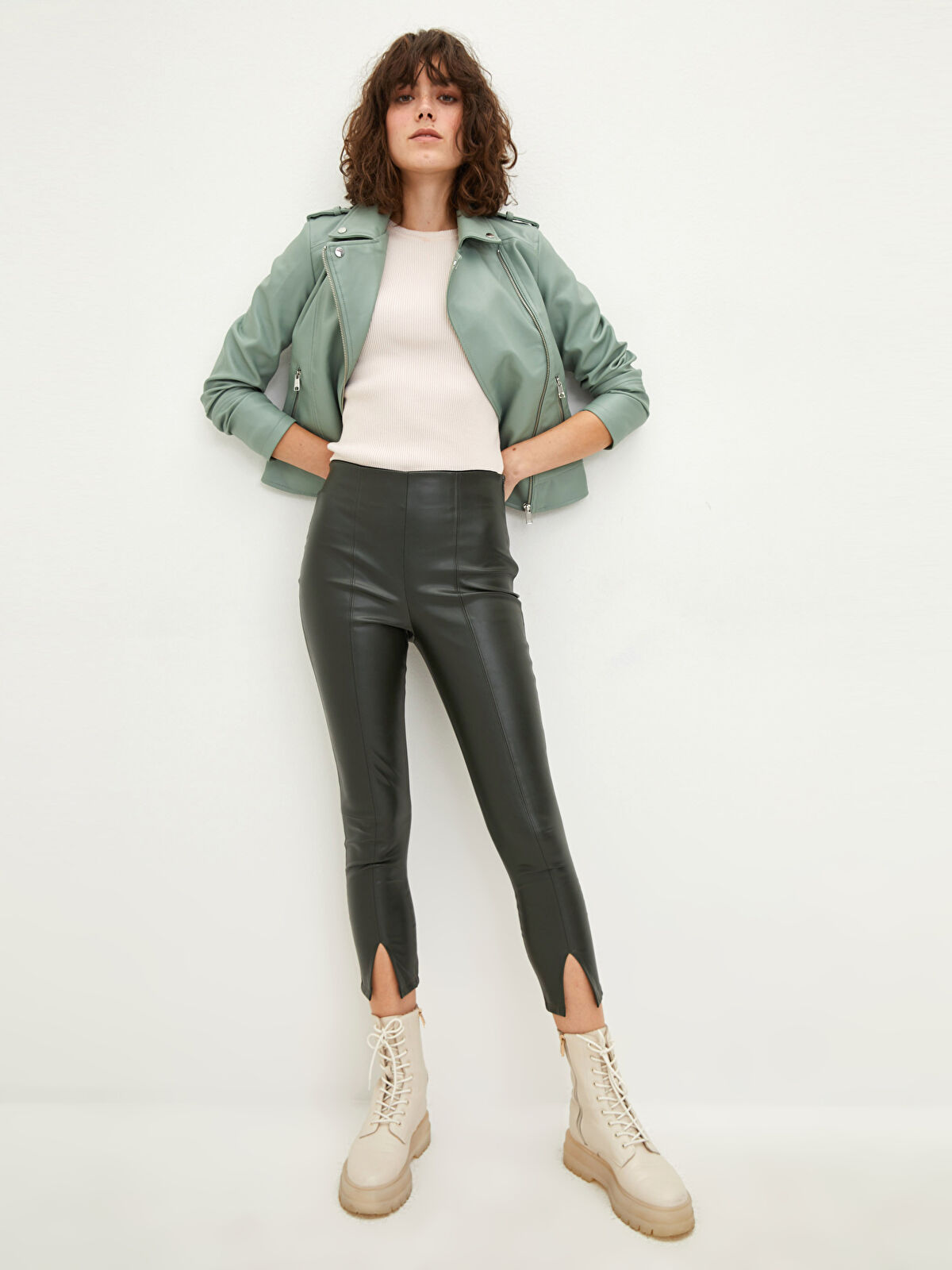 LCW CASUAL Normal Bel Ekstra Dar Fit Deri Görünümlü Kadın Pantolon