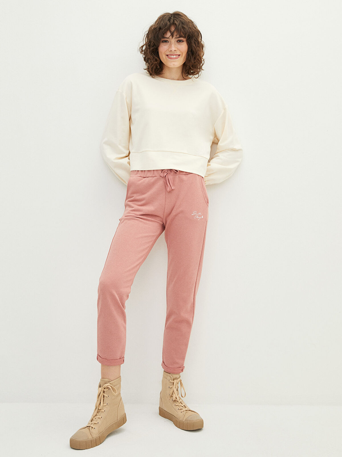 LCW CASUAL Beli Lastikli Bağlama Detaylı Yazı Baskılı Kadın Eşofman Altı