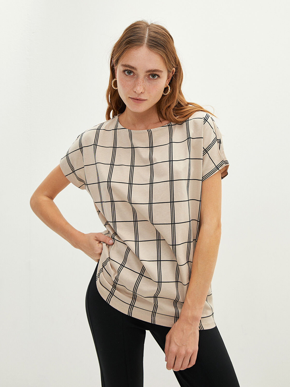 LCW BASIC Bisiklet Yaka Puantiyeli Kısa Kollu Pamuklu Kadın Tişört