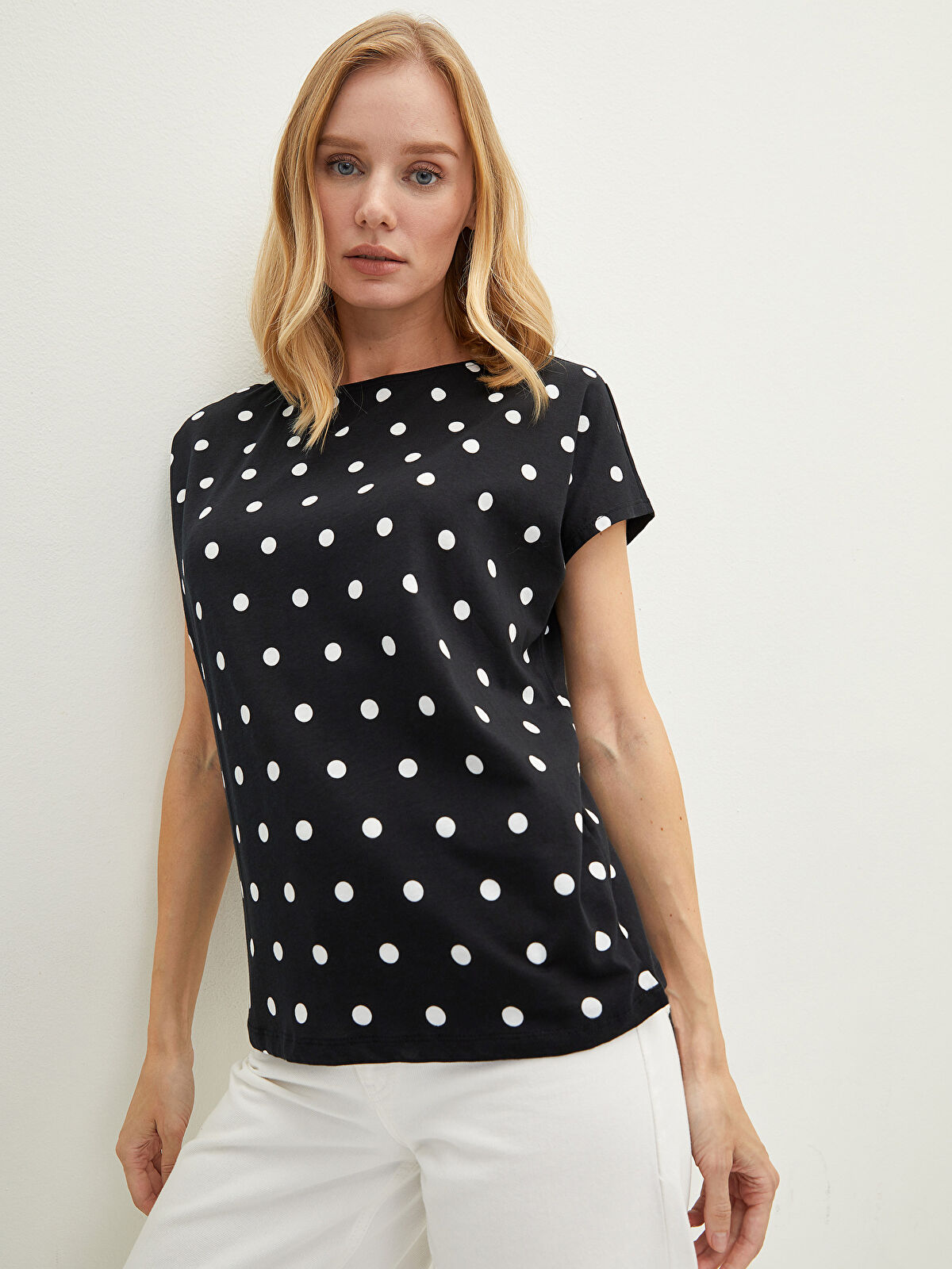 LCW BASIC Bisiklet Yaka Puantiyeli Kısa Kollu Pamuklu Kadın Tişört