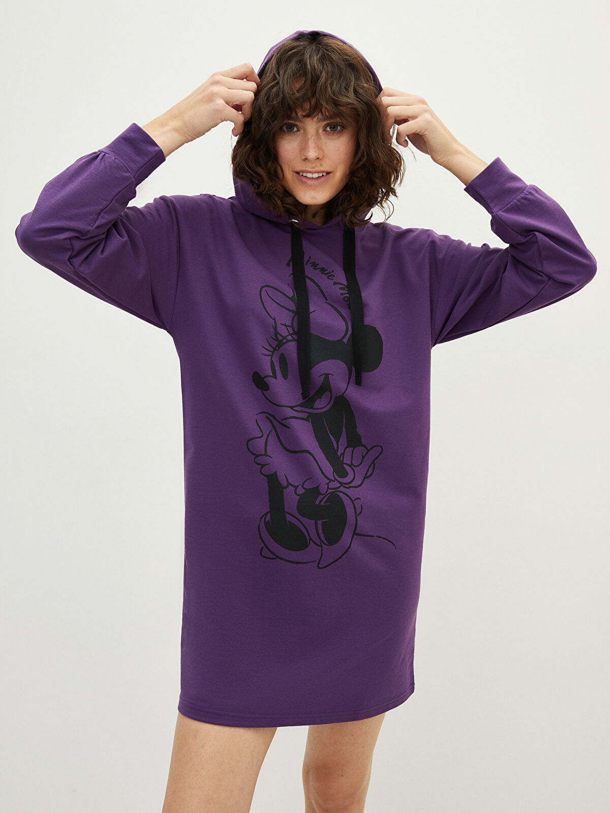 LCW CASUAL Kapüşonlu Minnie Mouse Baskılı Uzun Kollu Kadın Elbise LCW CASUAL Kapüşonlu Minnie Mouse Baskılı Uzun Kollu Kadın Elbise