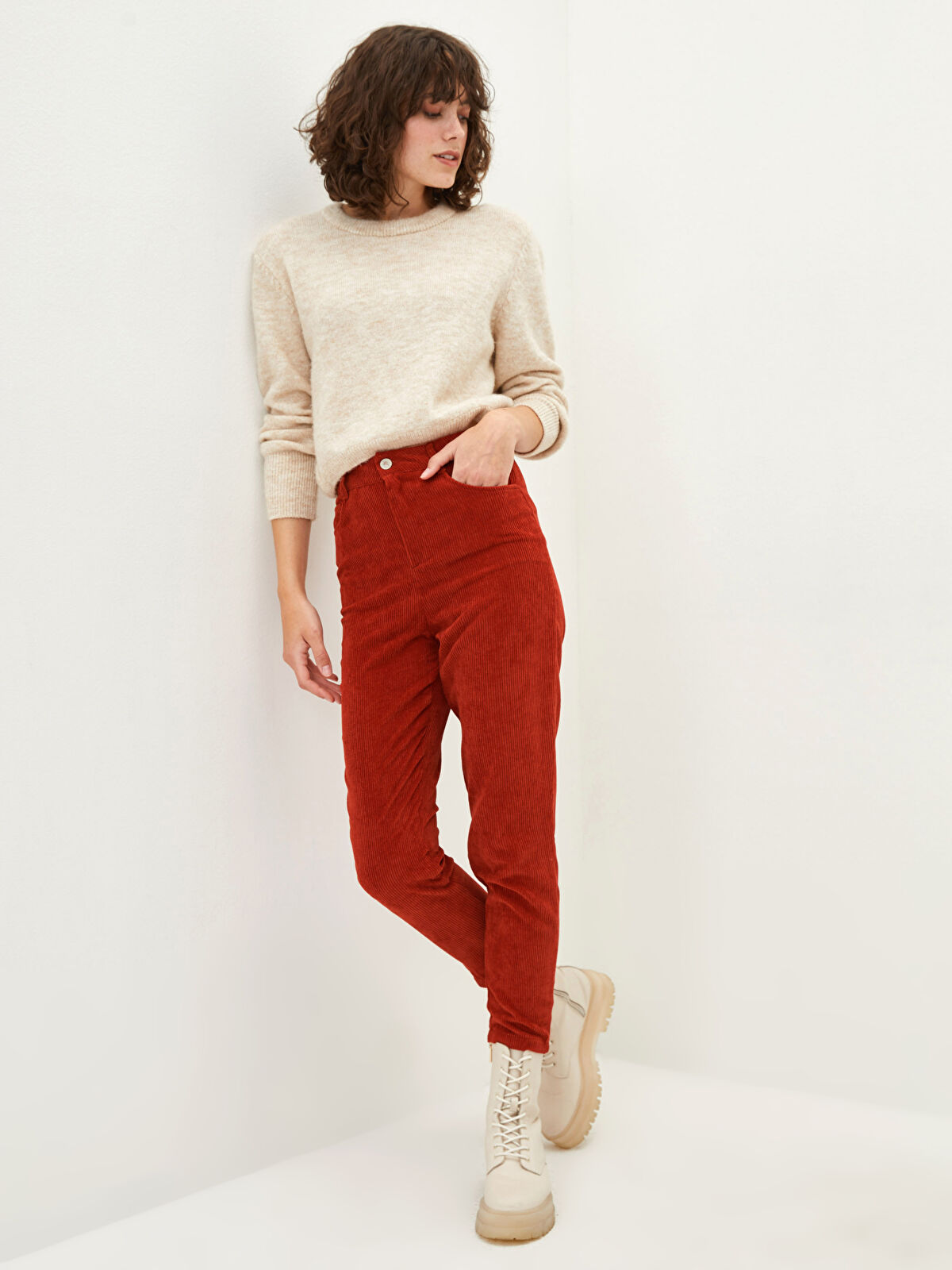 LCW CASUAL Standart Fit Bilek Boy Cep Detaylı Kadın Kadife Pantolon LCW CASUAL Standart Fit Bilek Boy Cep Detaylı Kadın Kadife Pantolon