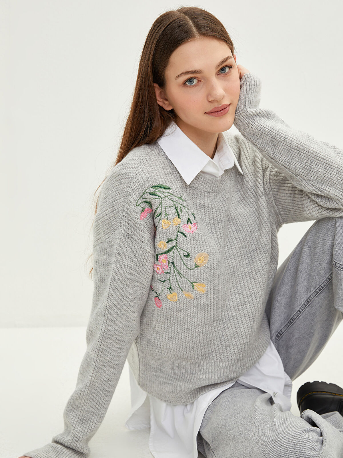 LCW CASUAL Bisiklet Yaka Nakışlı Uzun Kollu Kadın Triko Kazak