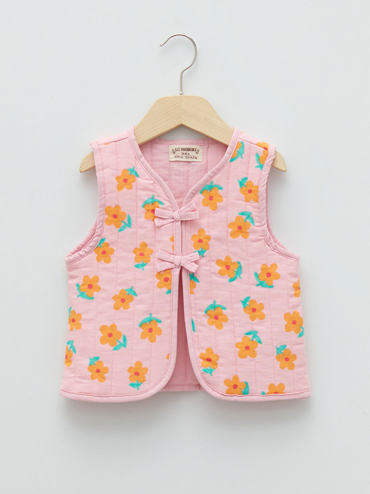 V Yaka Desenli Kız Bebek Yelek