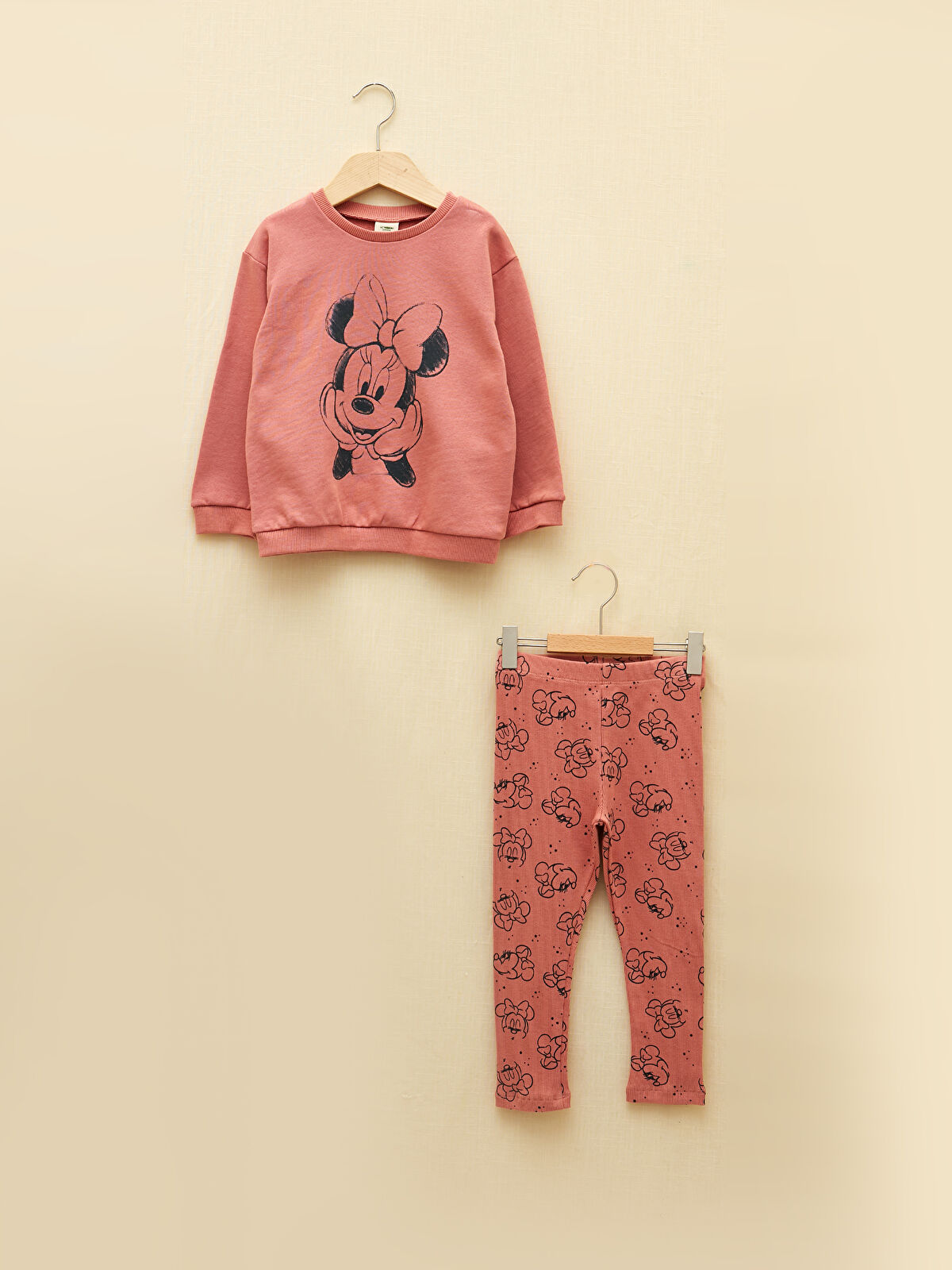 LCW GREEN Bisiklet Yaka Uzun Kollu Minnie Mouse Baskılı Organik Pamuklu Kız Bebek Sweatshirt ve Pantolon 2'li Takım