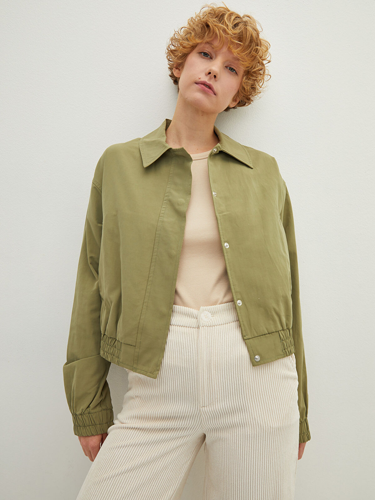 LCW CASUAL Gömlek Yaka Düz Cep Detaylı Uzun Kollu İnce Kadın Mont