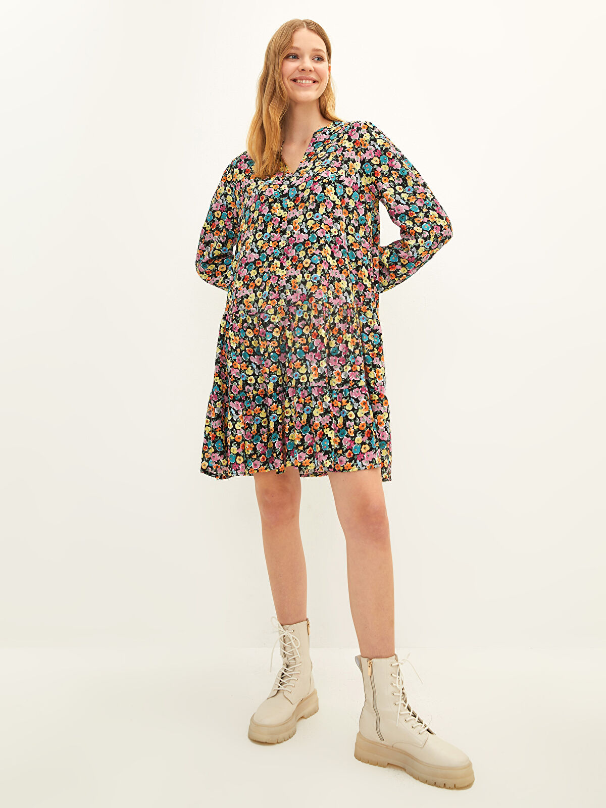 LCW CASUAL Kaçık Yaka Çiçekli Uzun Kollu Viskon Kadın Elbise