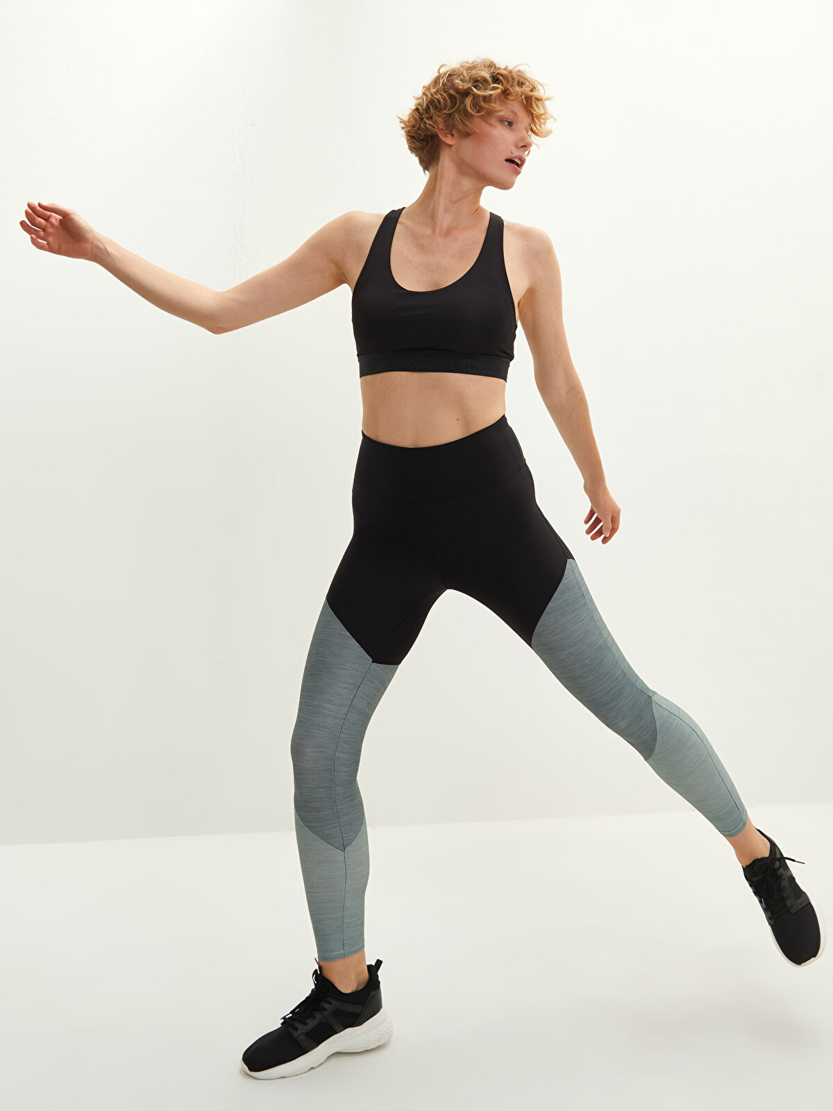 LCW ACTIVE Beli Lastikli Renk Bloklu Kadın Spor Tayt LCW ACTIVE Beli Lastikli Renk Bloklu Kadın Spor Tayt
