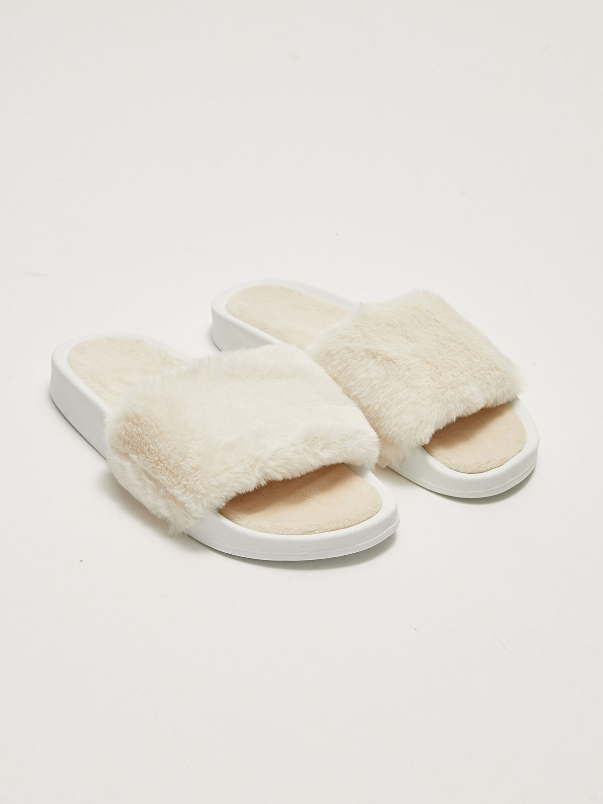 Tek Bantlı Pelüş Kadın Ev Terliği