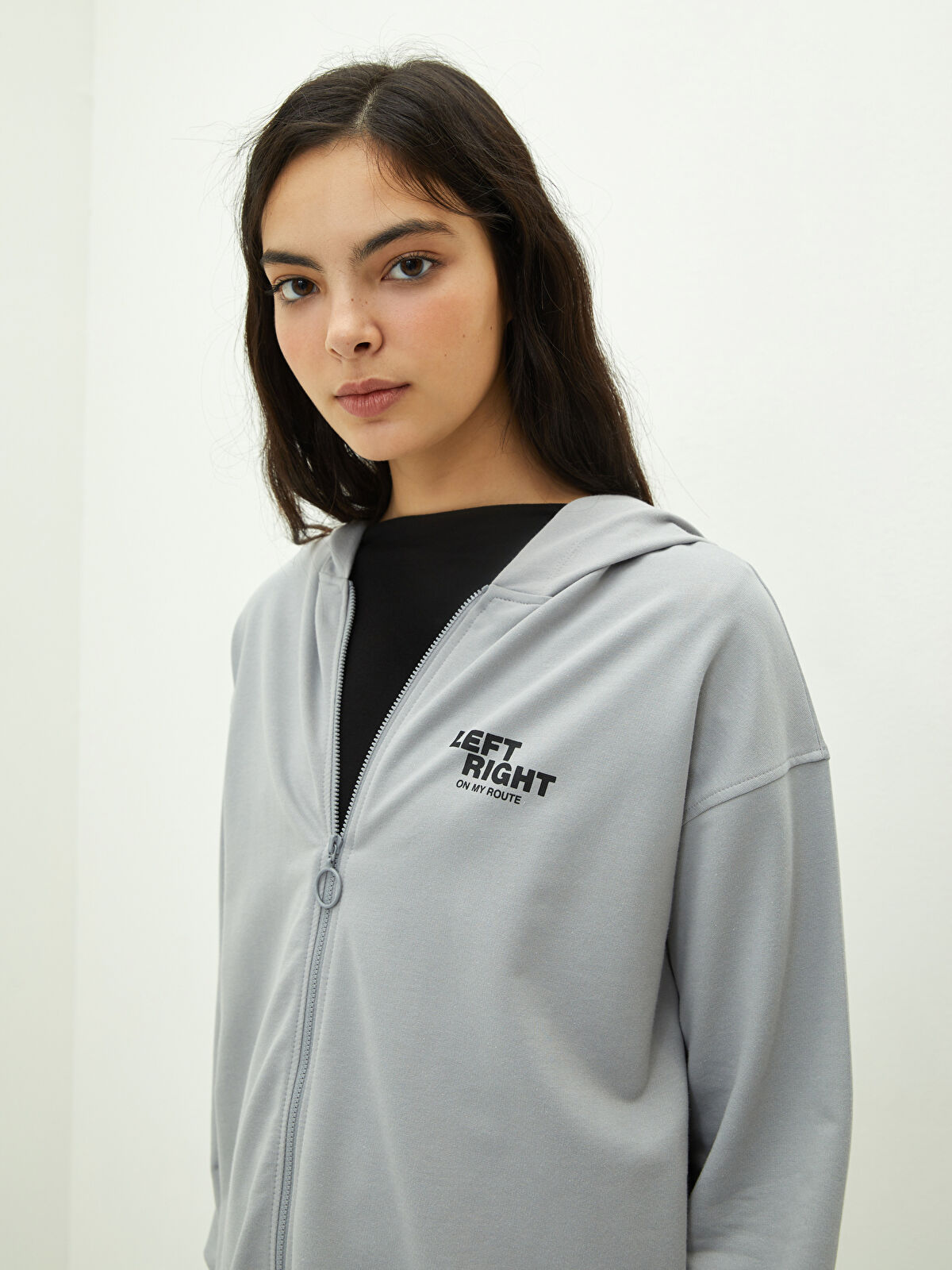 MODEST Kapüşon Yaka Baskılı Uzun Kollu Kadın Hırka