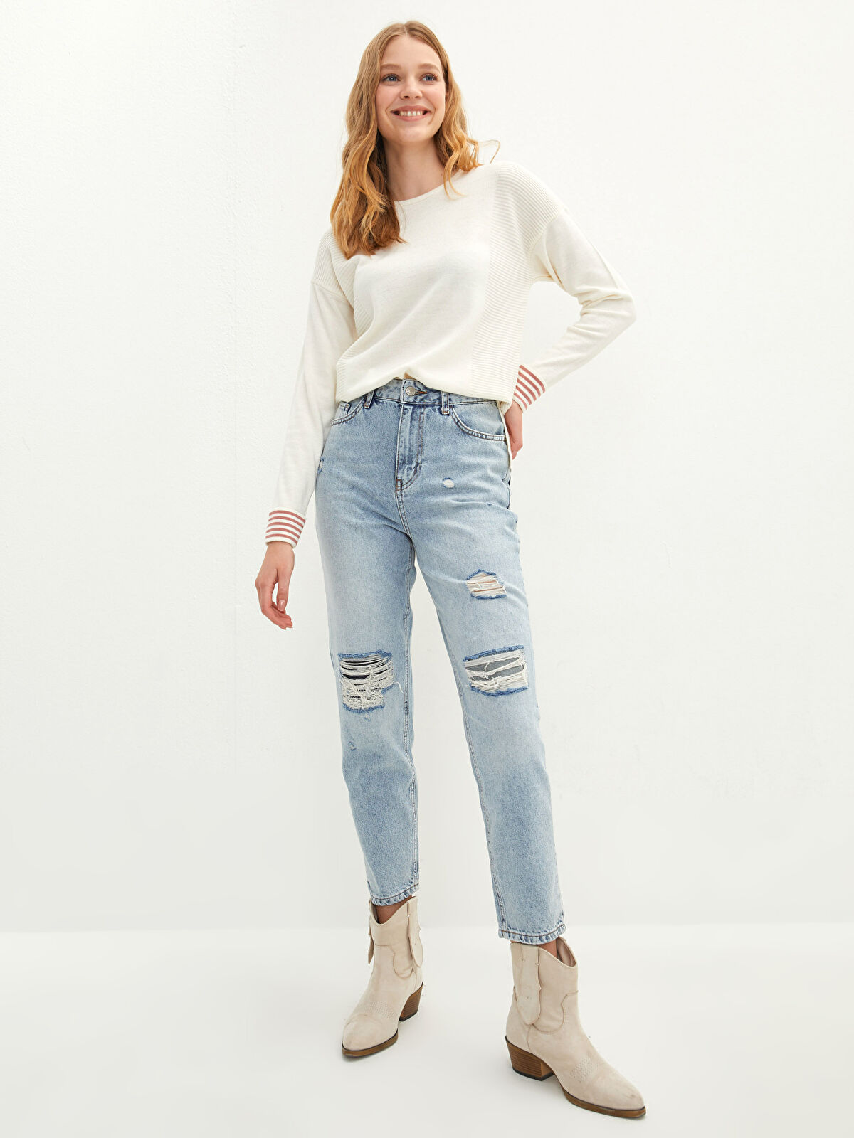 Yüksek Bel Mom Fit Cepli Yırtık Detaylı Kadın Rodeo Jean Pantolon