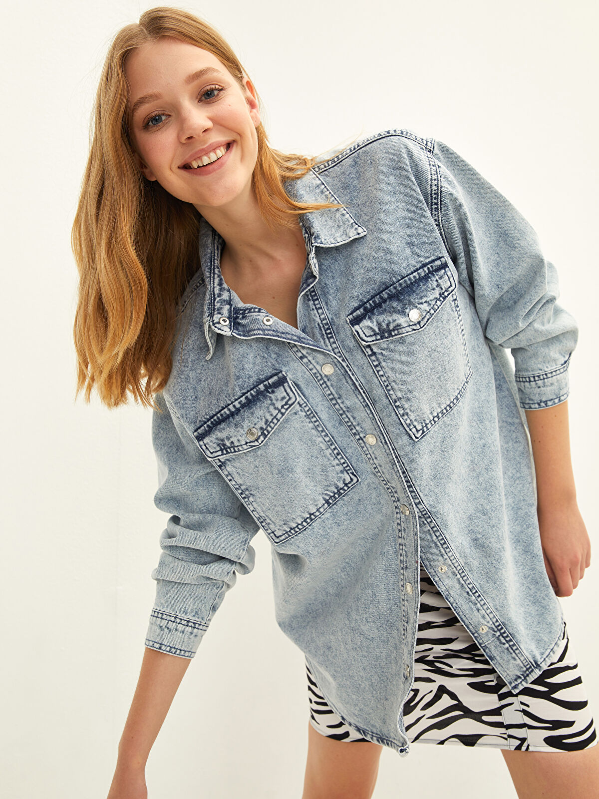 Gömlek Yaka Düz Uzun Kollu Cep Detaylı Rodeo Kadın Jean Ceket