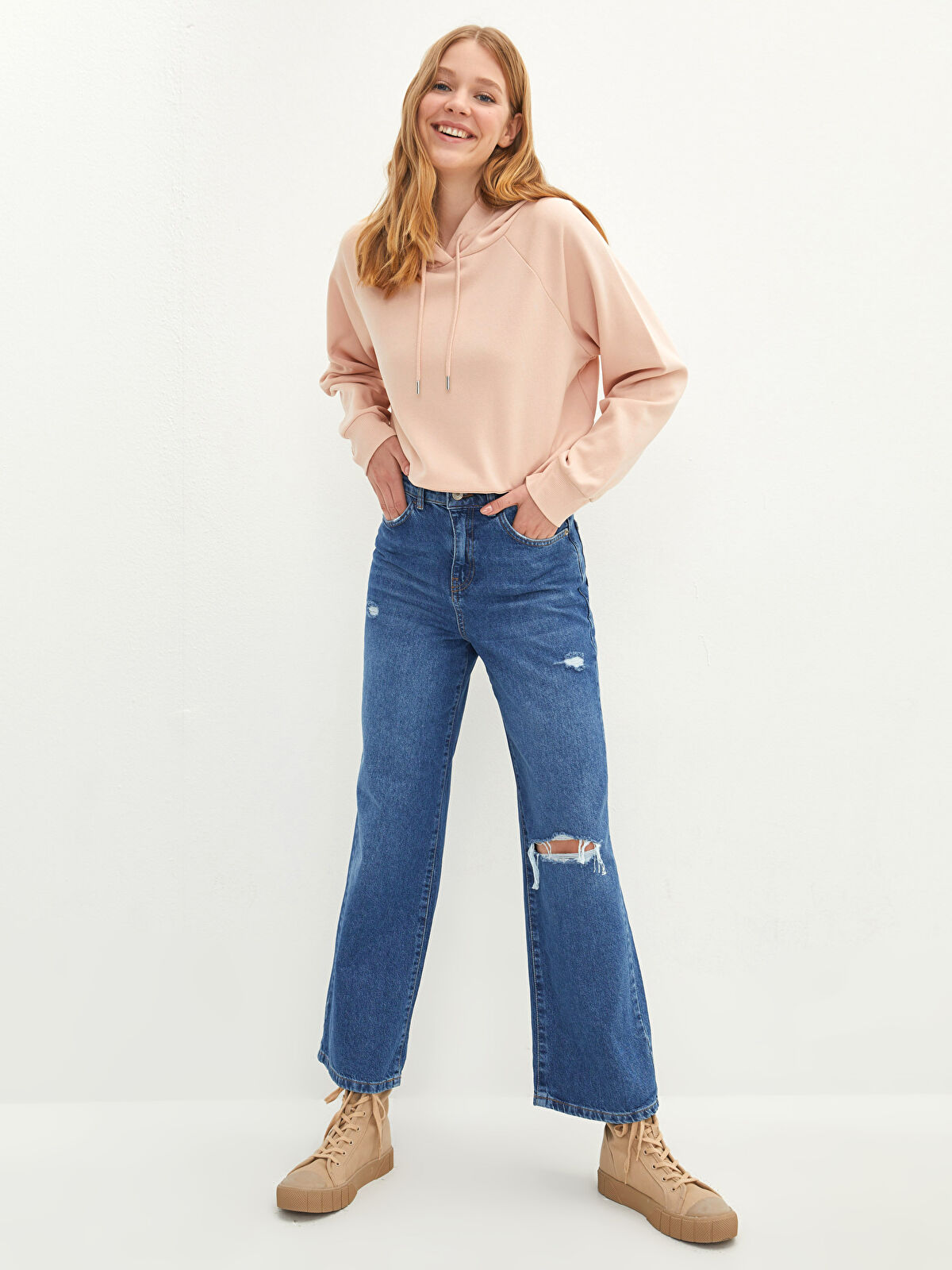 Yüksek Bel Rahat Kalıp Cepli Yırtık Detaylı Geniş Paça Kadın Rodeo Jean Pantolon Yüksek Bel Rahat Kalıp Cepli Yırtık Detaylı Geniş Paça Kadın Rodeo Jean Pantolon