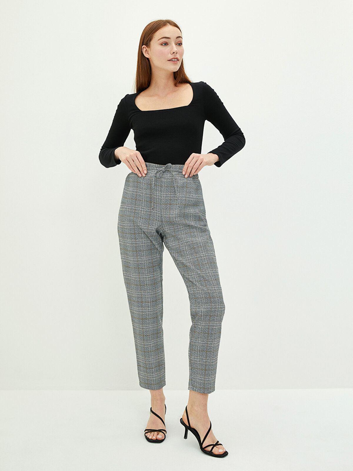 LCW BASIC Beli Lastikli Ekose Cep Detaylı Kadın Havuç Pantolon