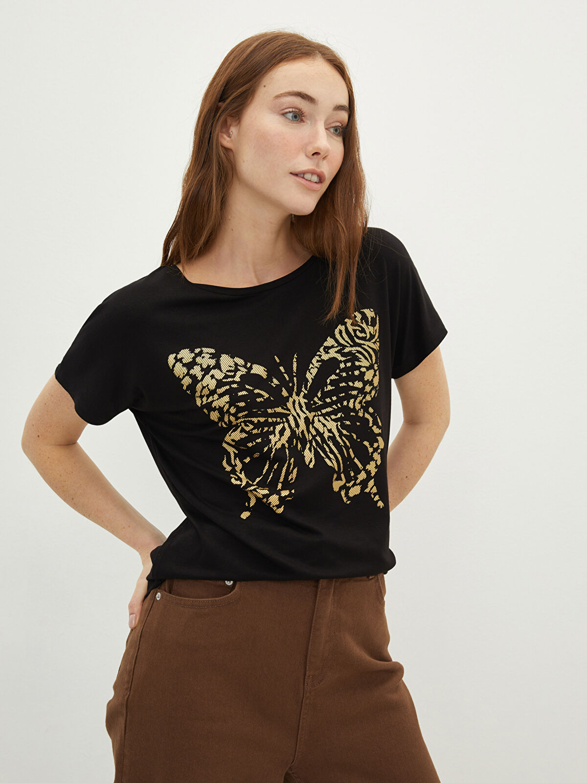 Bisiklet Yaka Kelebek Baskılı Kısa Kollu Kadın Tişört