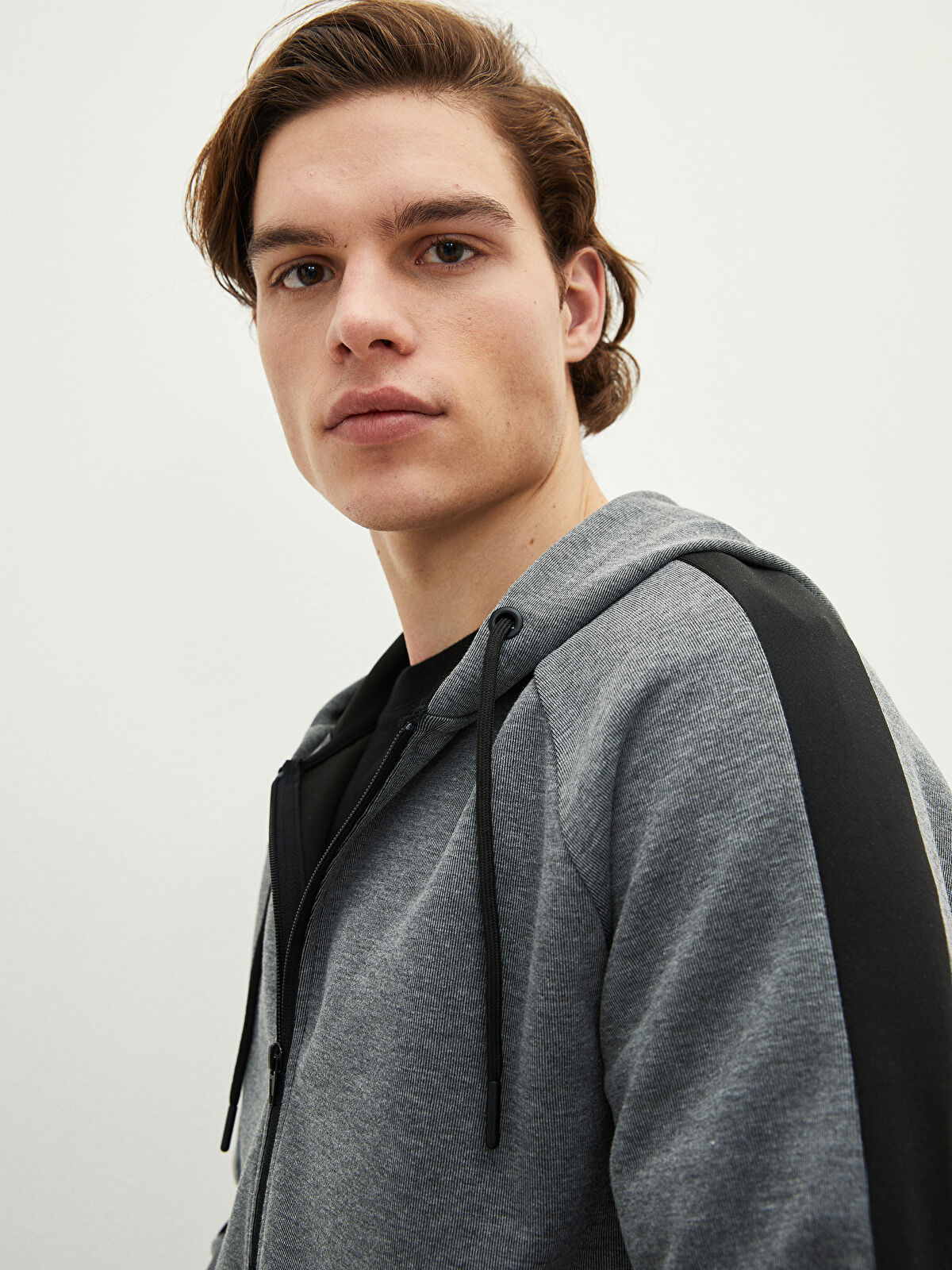 LCW CASUAL Kapüşonlu Uzun Kollu Fermuarlı Erkek Spor Hırka