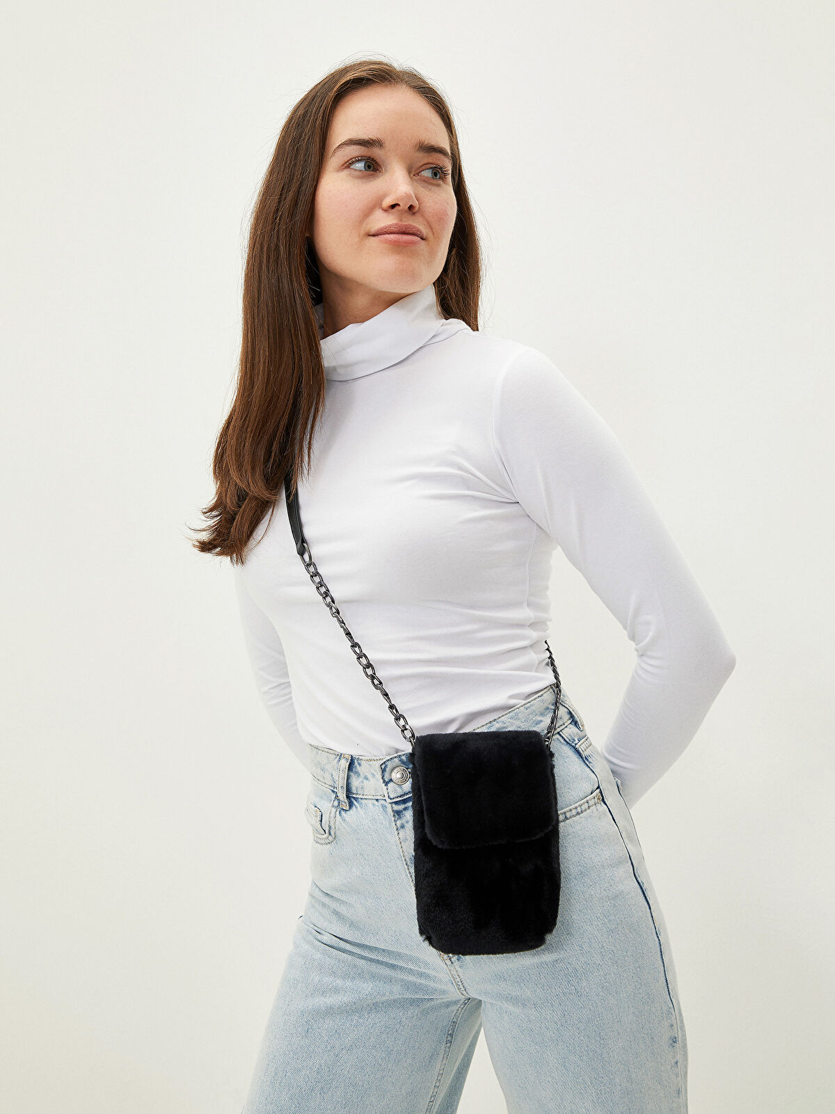 Askısı Zincir Detaylı Pelüş Kadın Telefon Çantası