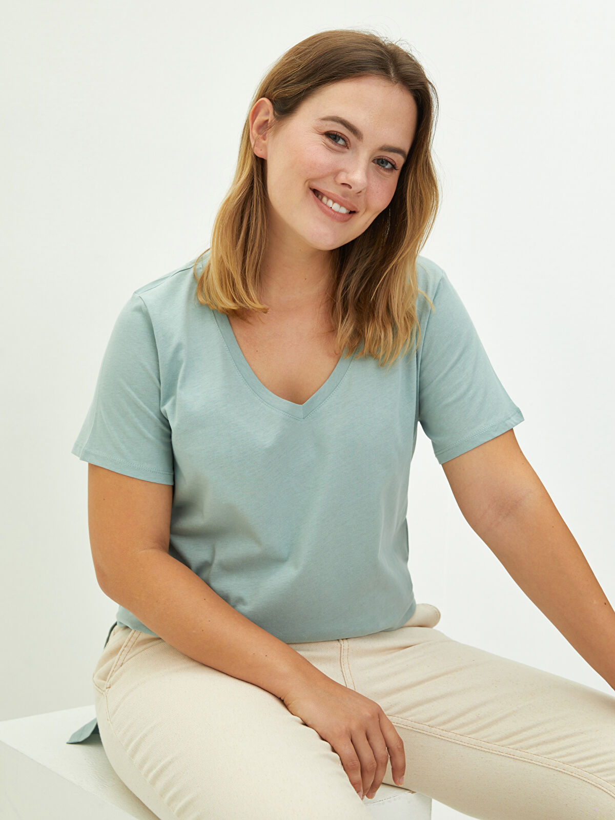 Büyük Beden V Yaka Düz Kısa Kollu Kadın Tişört