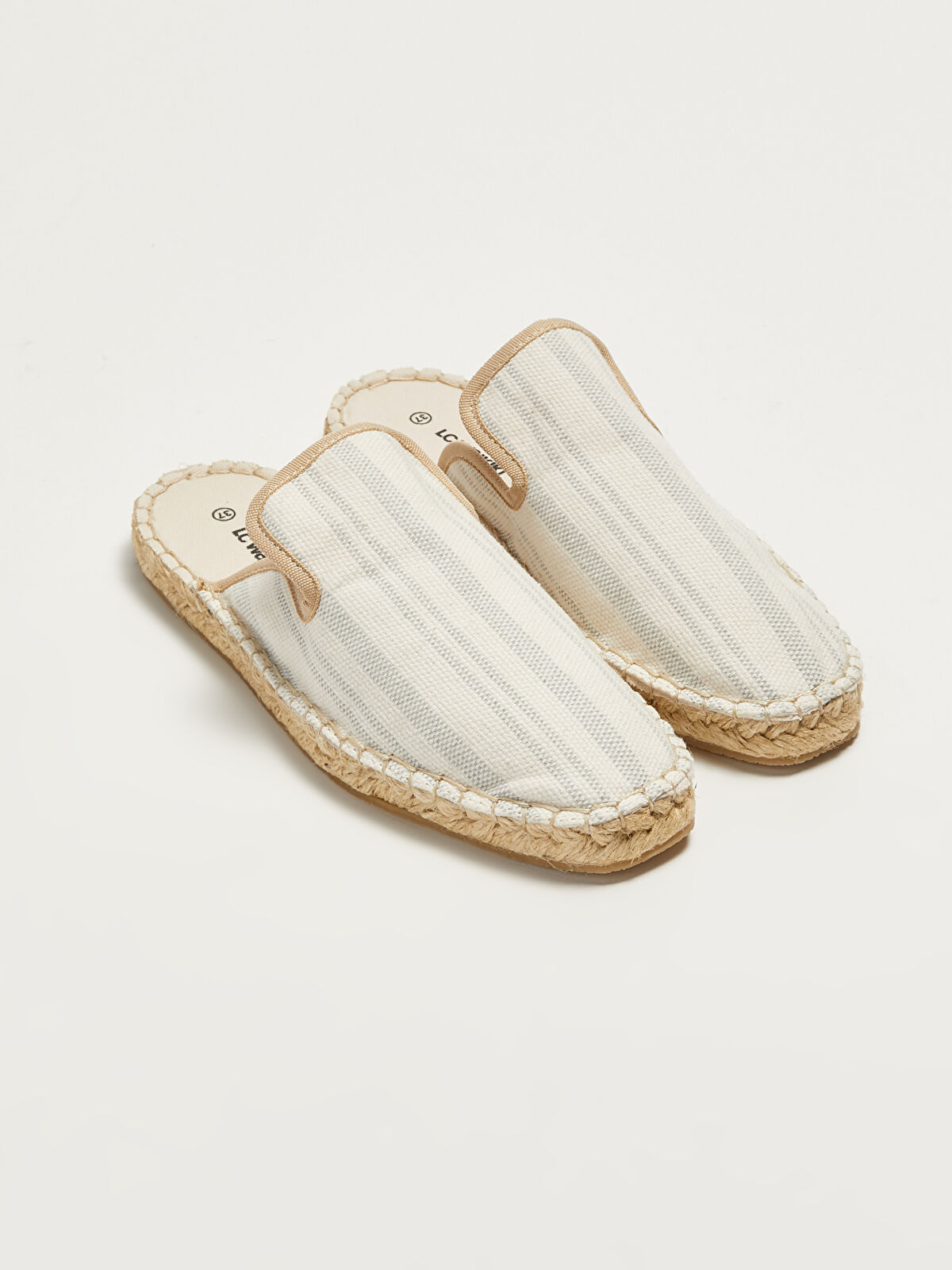 Çizgi Desenli Önü Kapalı Hasır Detaylı Kadın Terlik Çizgi Desenli Önü Kapalı Hasır Detaylı Kadın Terlik