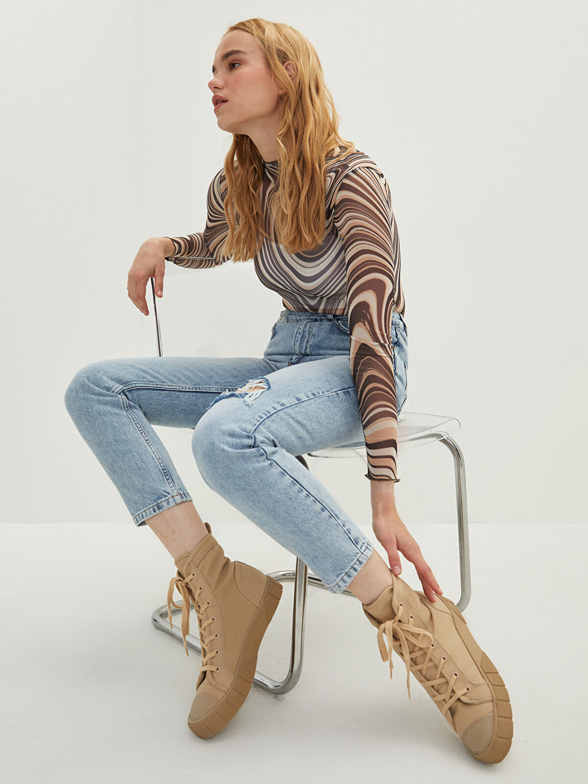 Yüksek Bel Mom Fit Yırtık Detaylı Kadın Jean Pantolon