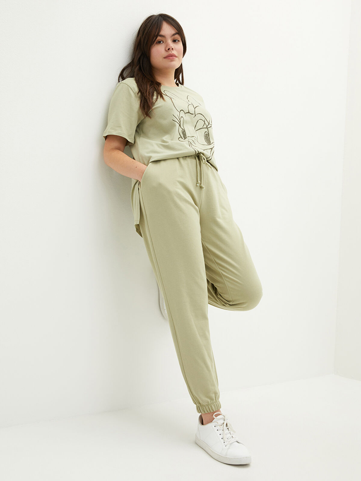 Büyük Beden Beli Lastikli Cep Detaylı Kadın Jogger Eşofman Altı Büyük Beden Beli Lastikli Cep Detaylı Kadın Jogger Eşofman Altı