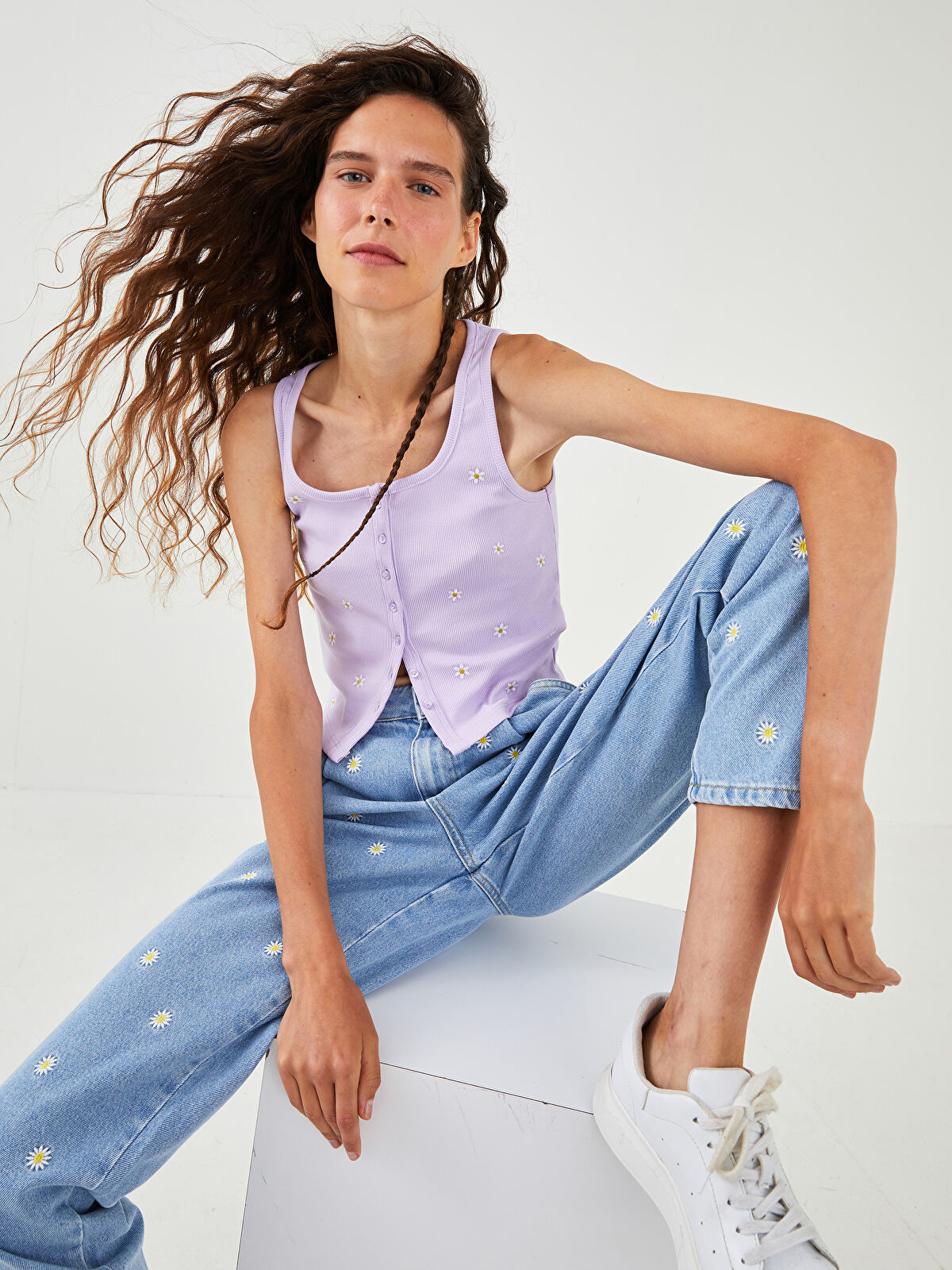 XSIDE U Yaka Çiçek Nakışlı Pamuklu Kadın Bluz