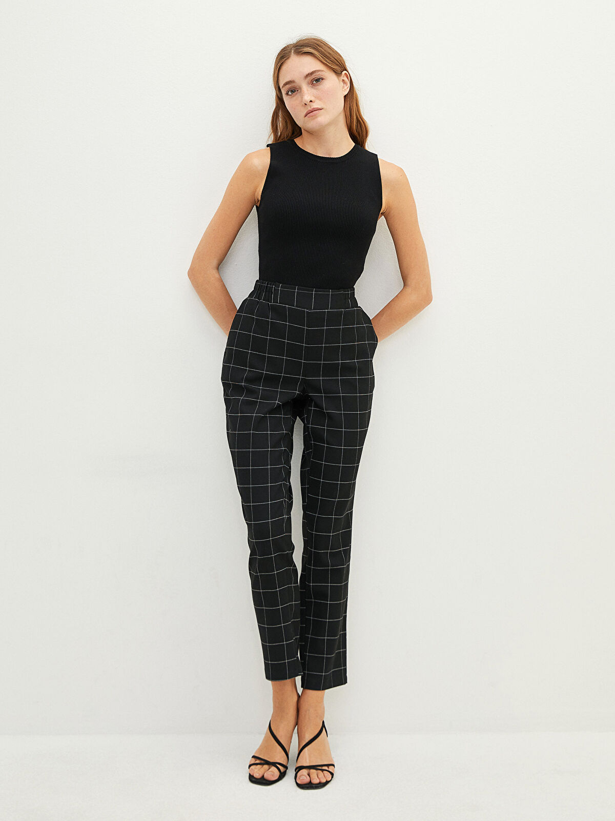 LCW BASIC Beli Lastikli Rahat Kalıp Kareli Cep Detaylı Kadın Pantolon