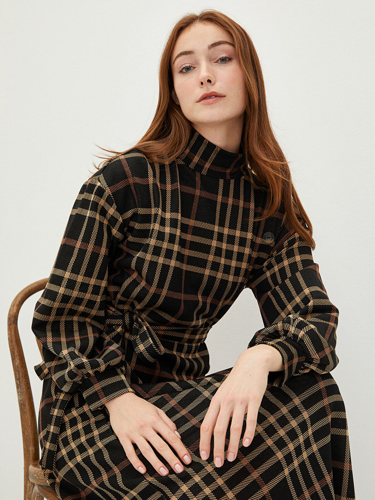 LCW CLASSIC Dik Yaka Ekose Uzun Kollu A Kesim Beli Kuşaklı Kadın Elbise LCW CLASSIC Dik Yaka Ekose Uzun Kollu A Kesim Beli Kuşaklı Kadın Elbise