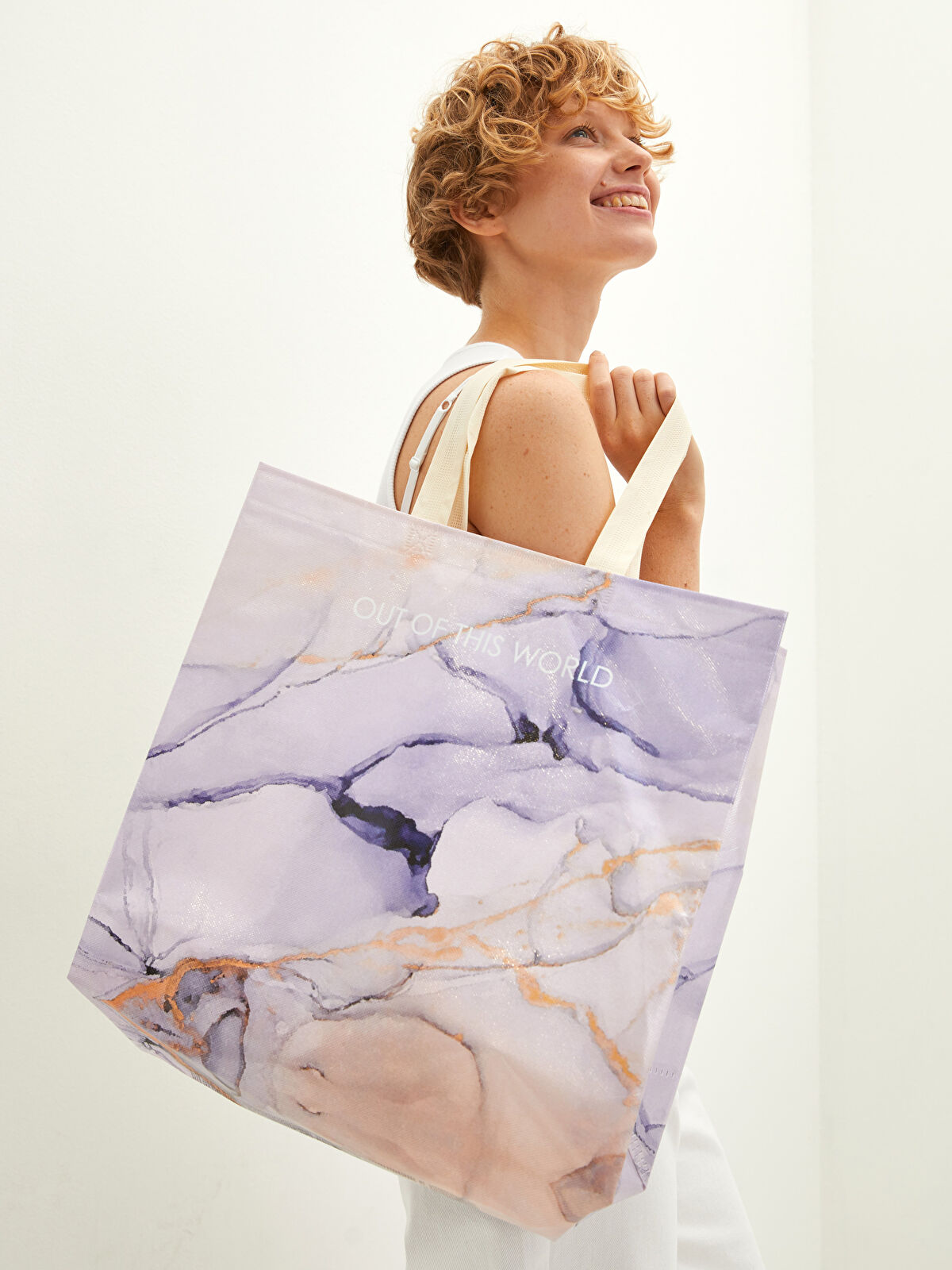 Batik Desenli Yazı Baskılı Alışveriş Çantası