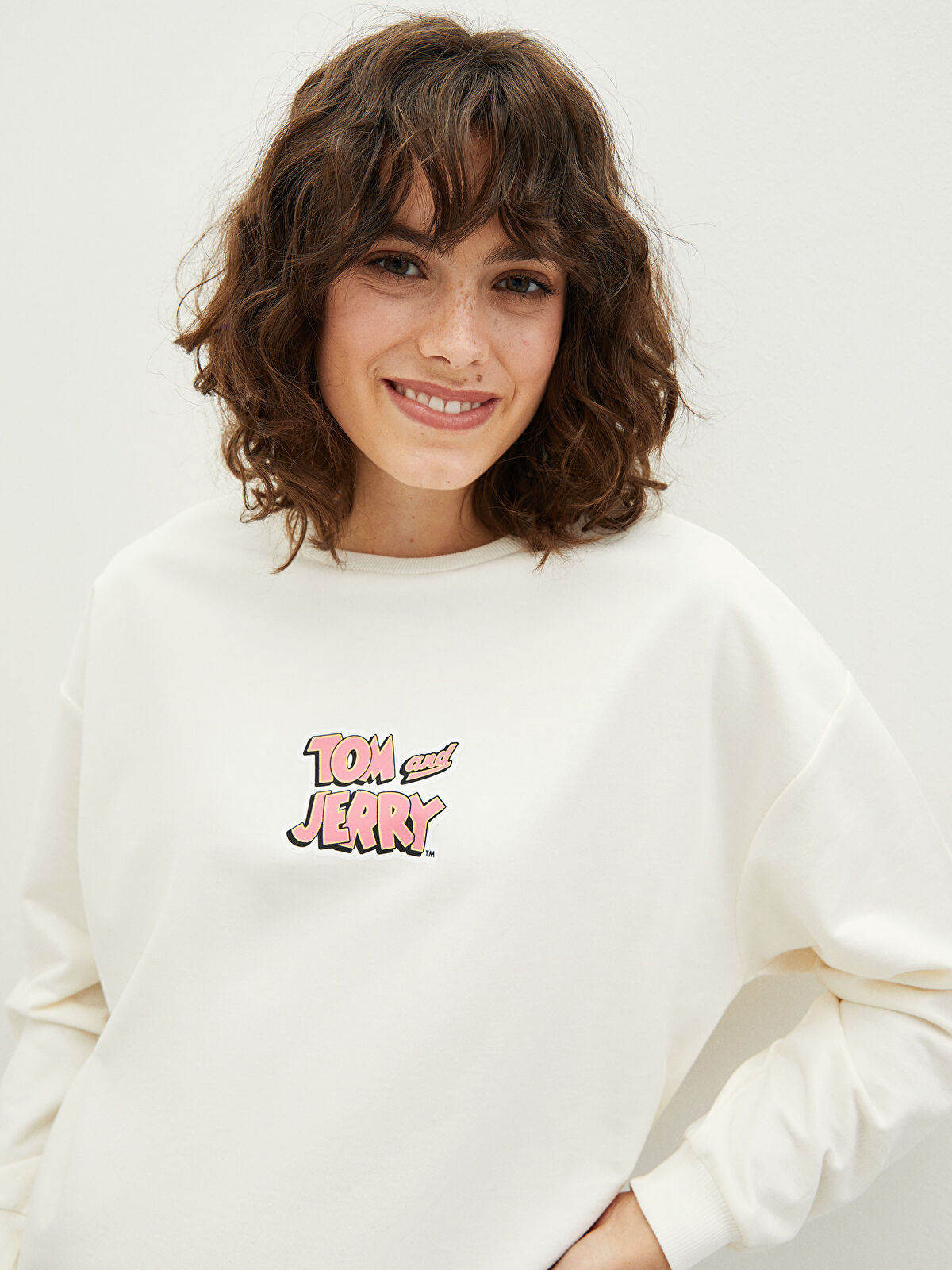LCW CASUAL Bisiklet Yaka Tom&Jerry Baskılı Uzun Kollu Kadın Sweatshirt