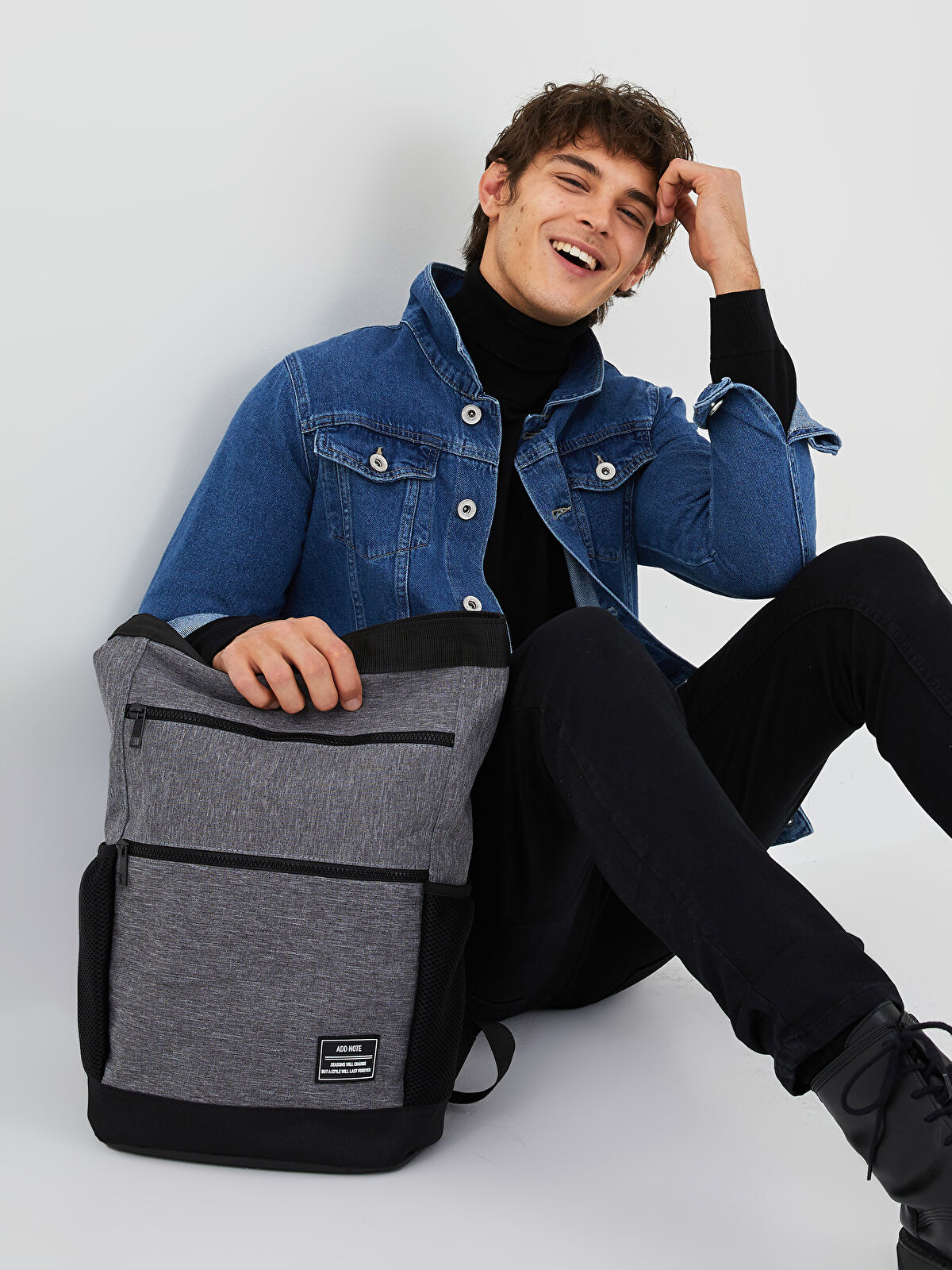 Dokulu Kumaştan Erkek Sırt Çantası