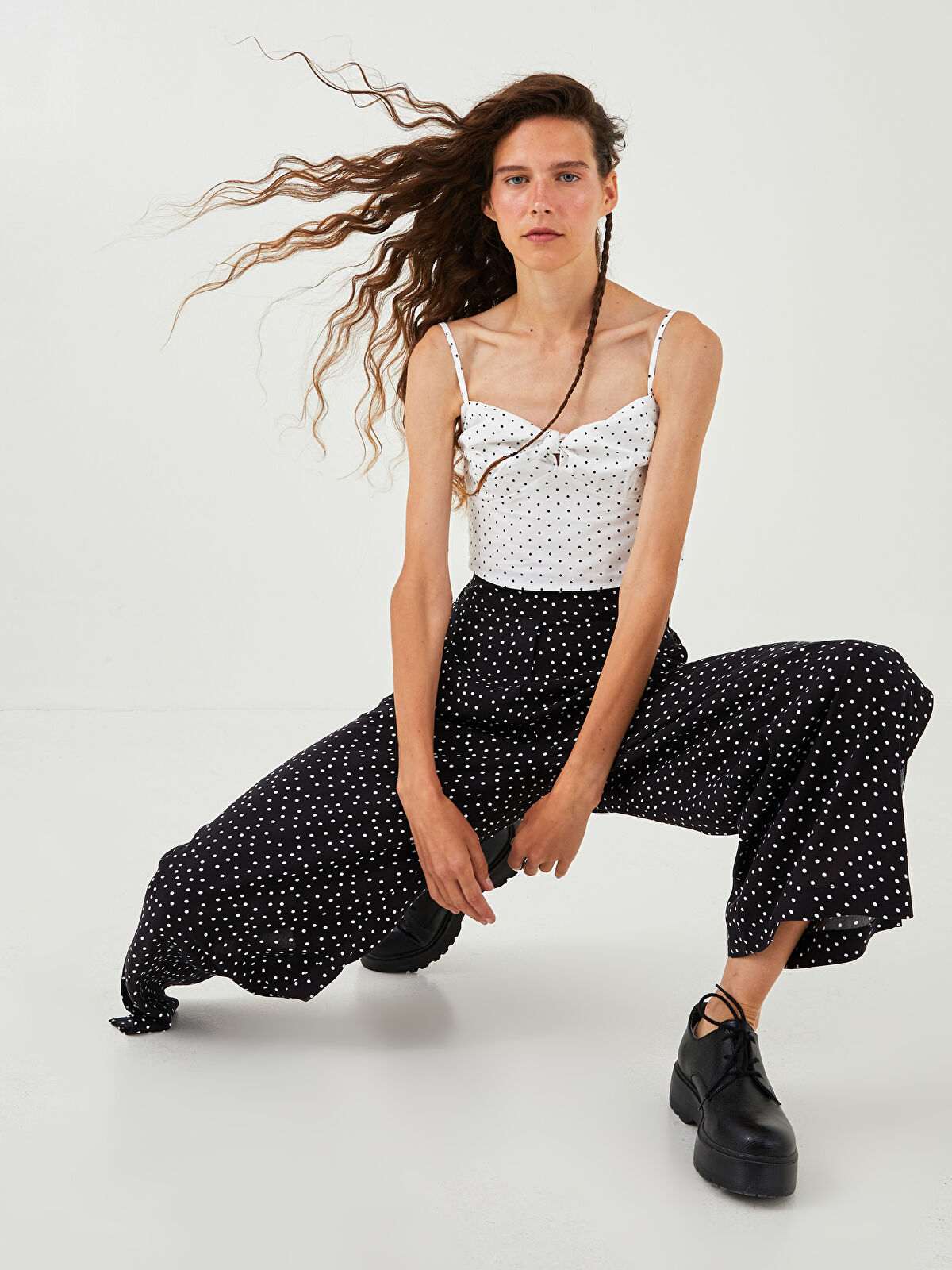 XSIDE Beli Lastikli Standart Fit Geniş Paça Yırtmaç Detaylı Viskon Kadın Pantolon