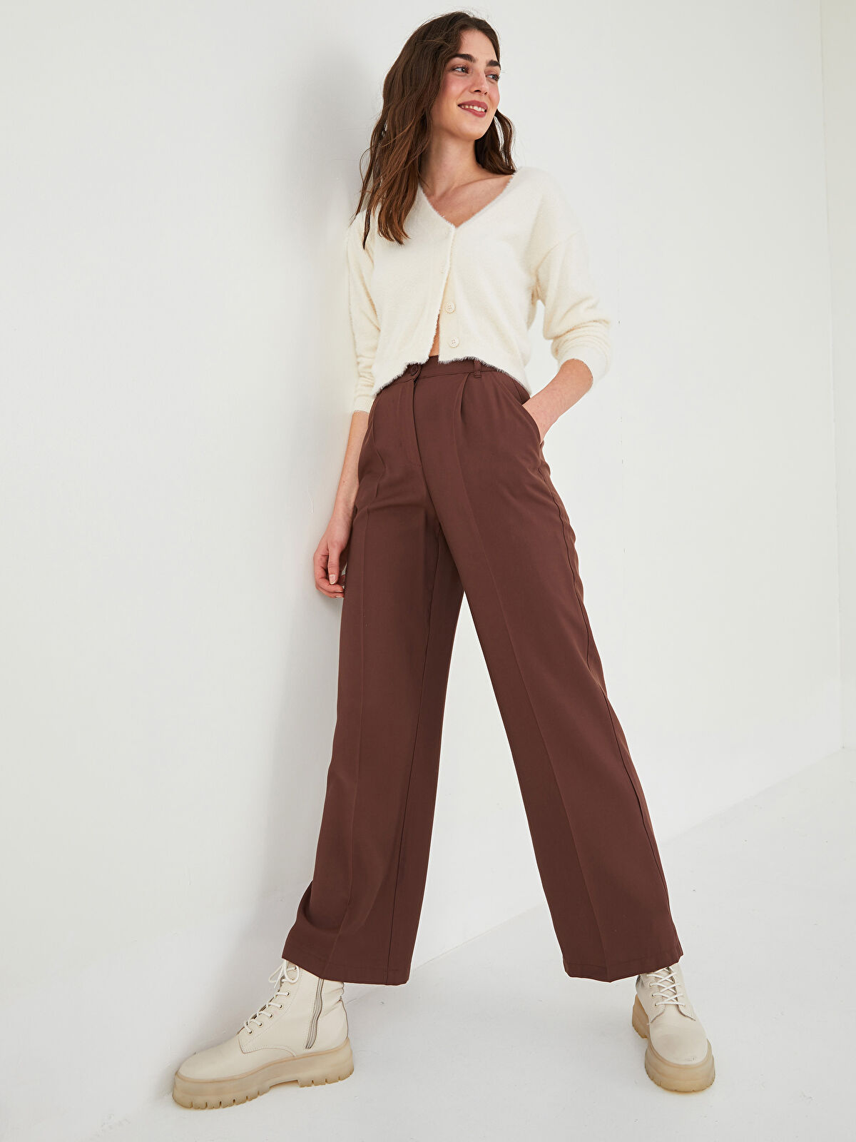 XSIDE Standart Kalıp Düz Cep Detaylı Geniş Paça Kadın Pantolon