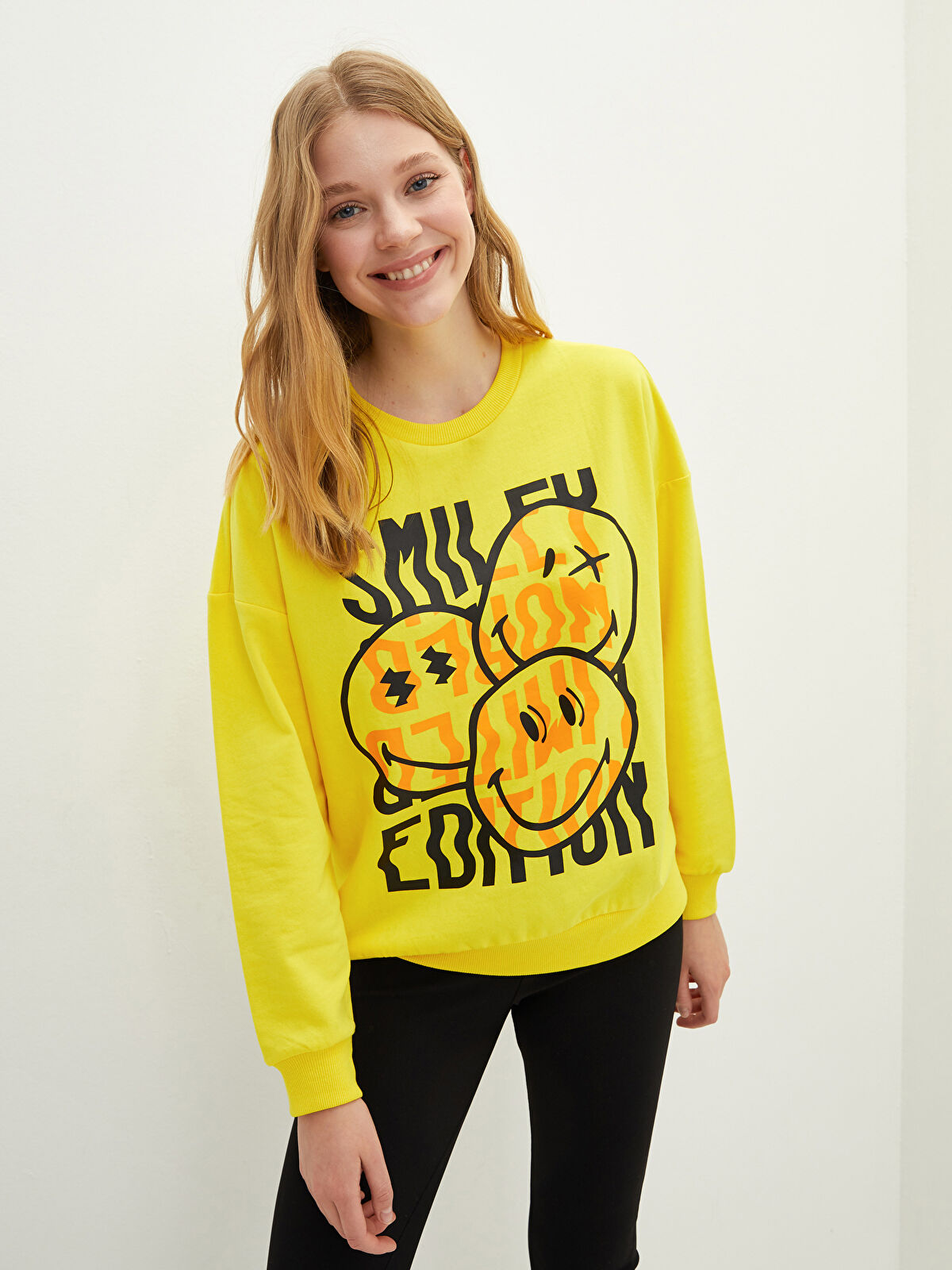 LCW CASUAL Bisiklet Yaka Smiley Baskılı Uzun Kollu Kadın Sweatshirt