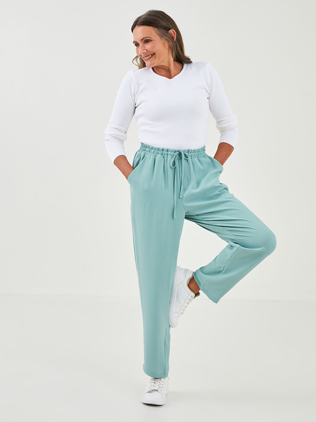LCW GRACE Beli Lastikli Rahat Kalıp Düz Cep Detaylı Medine İpeği Kumaş Kadın Pantolon