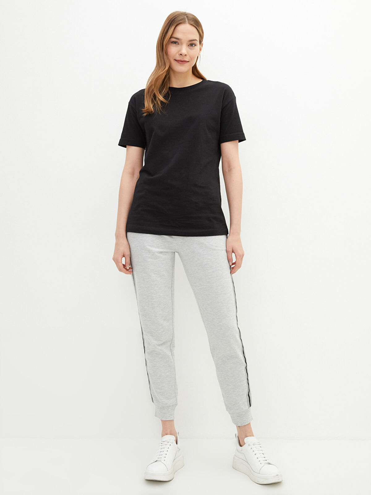 LCW CLASSIC Beli Lastikli Düz Şerit Detaylı Kadın Jogger Eşofman Altı LCW CLASSIC Beli Lastikli Düz Şerit Detaylı Kadın Jogger Eşofman Altı