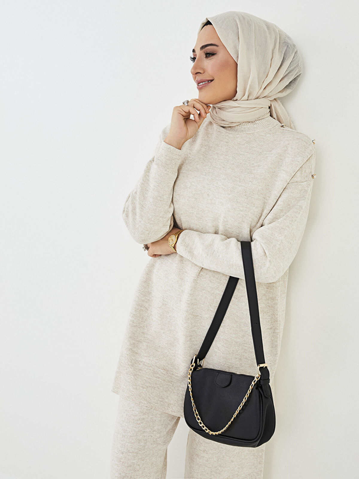 Zincir Detaylı Deri Görünümlü Kadın Baget Çanta