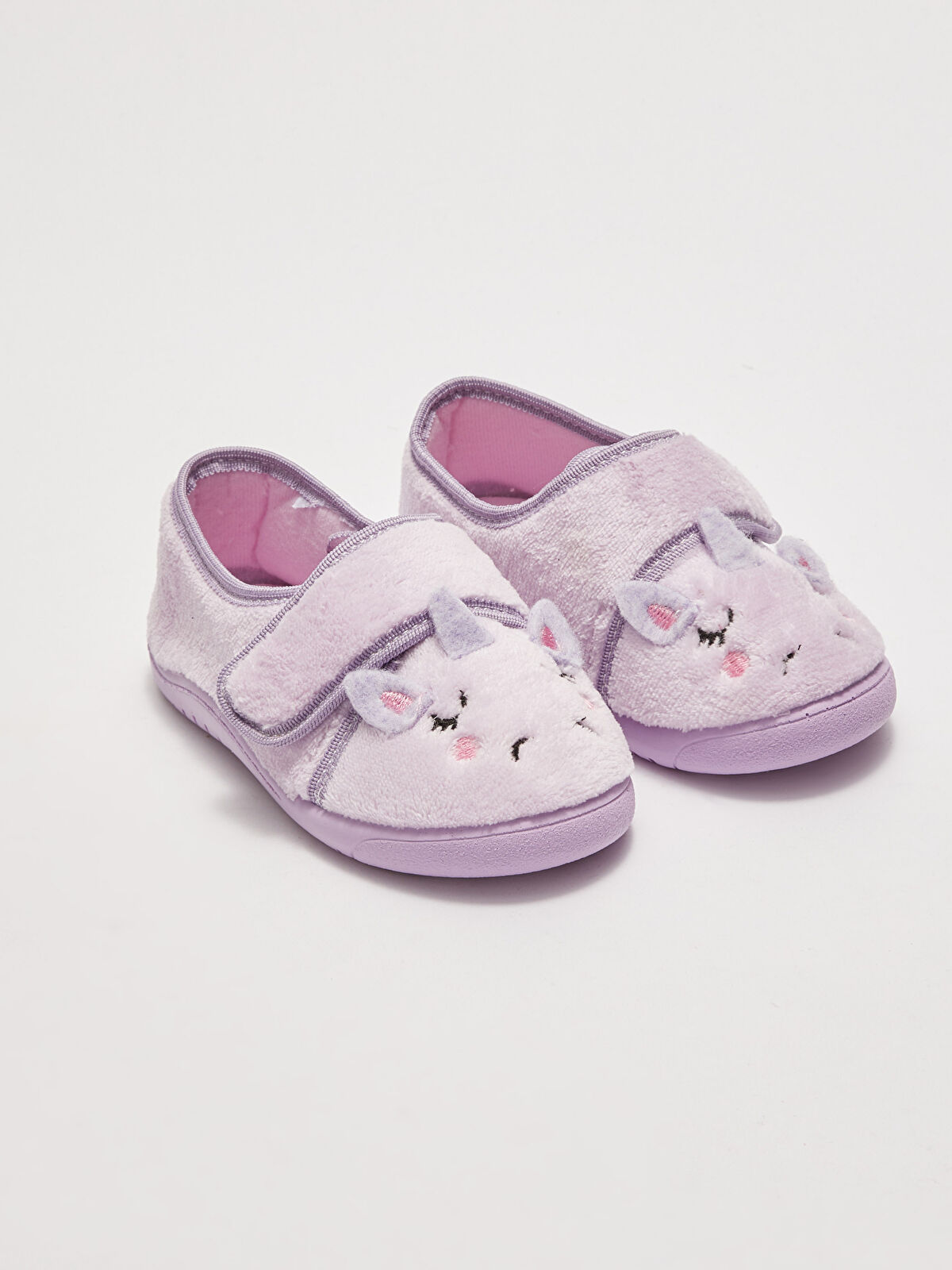 3D Nakış Detaylı Cırt Cırtlı Kız Çocuk Panduf