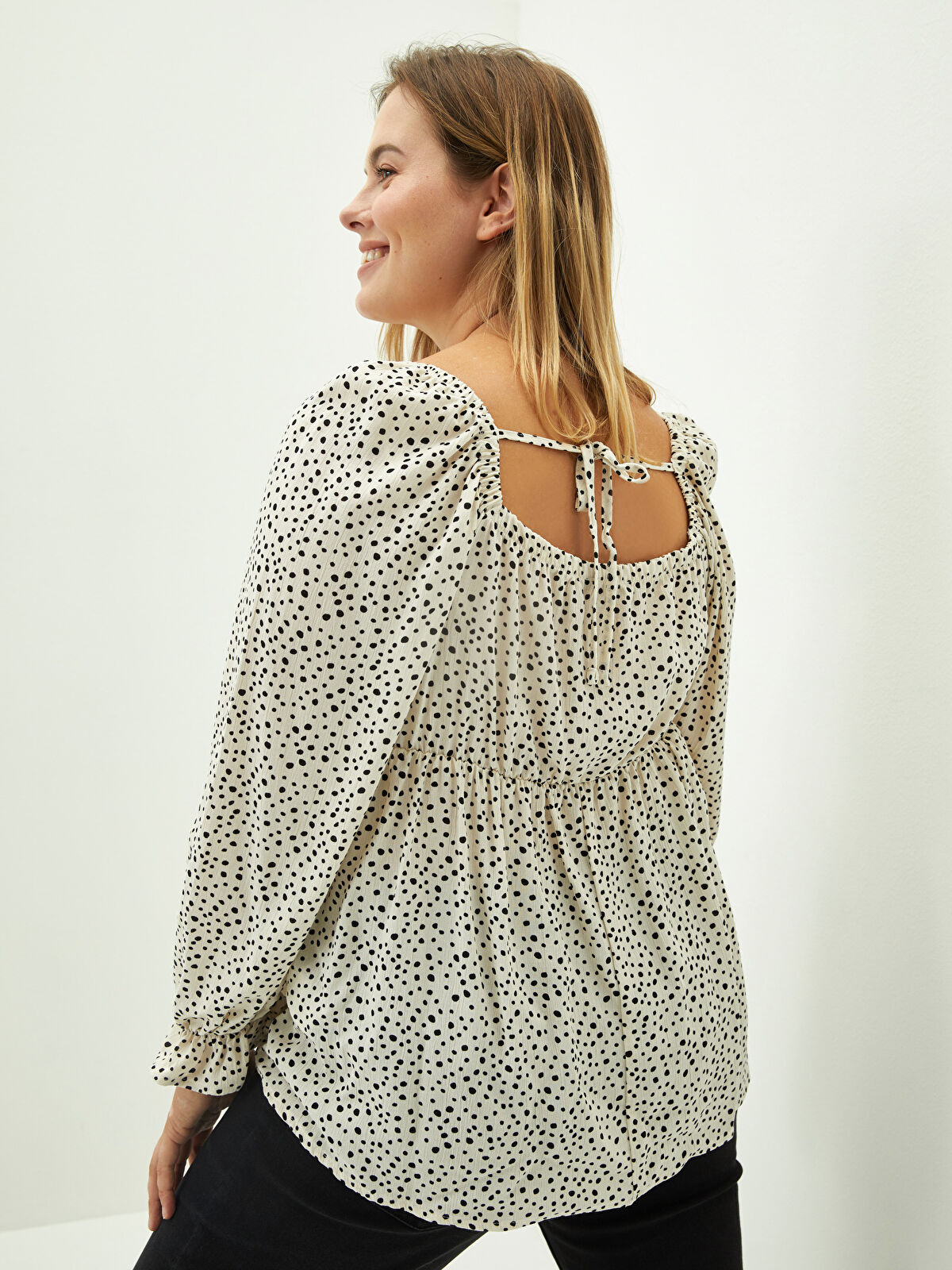 Büyük Beden Kare Yaka Puantiyeli Uzun Kollu Viskon Kadın Bluz Büyük Beden Kare Yaka Puantiyeli Uzun Kollu Viskon Kadın Bluz