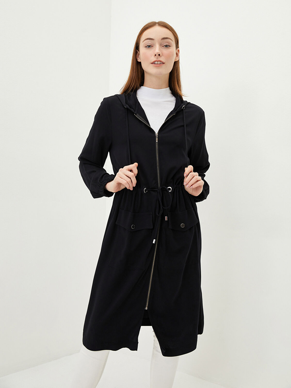 LCW CLASSIC Kapüşonlu Düz Uzun Kollu Cep Detaylı Viskon Kadın Ceket LCW CLASSIC Kapüşonlu Düz Uzun Kollu Cep Detaylı Viskon Kadın Ceket