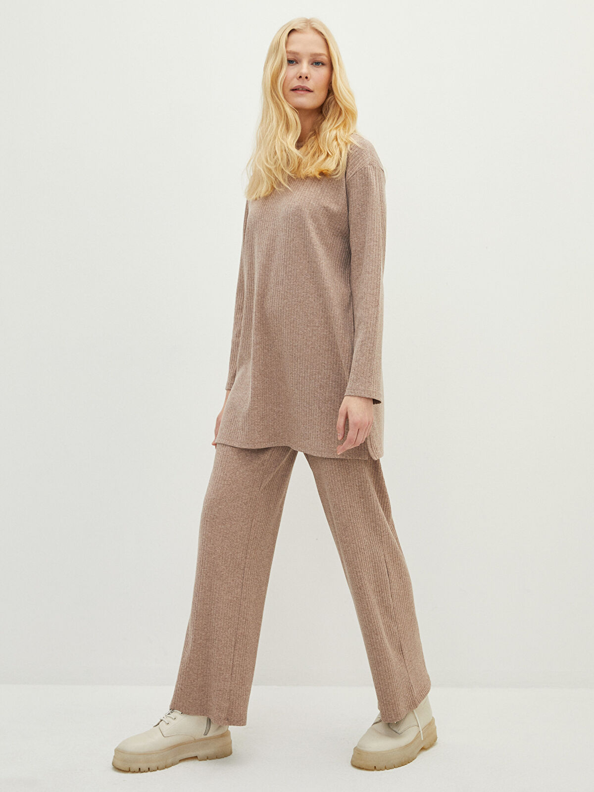 LCW BASIC Beli Lastikli Düz Kaşkorse Kumaş Kadın Eşofman Altı LCW BASIC Beli Lastikli Düz Kaşkorse Kumaş Kadın Eşofman Altı