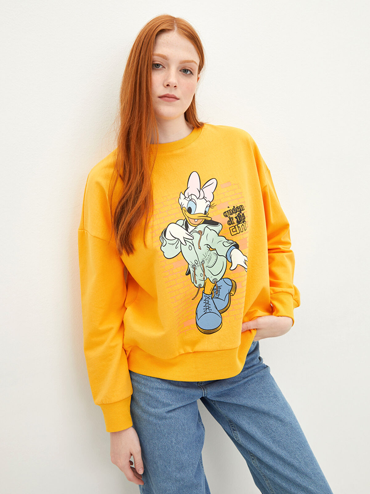 LCW CASUAL Bisiklet Yaka Daisy Duck Baskılı Uzun Kollu Kadın Sweatshirt